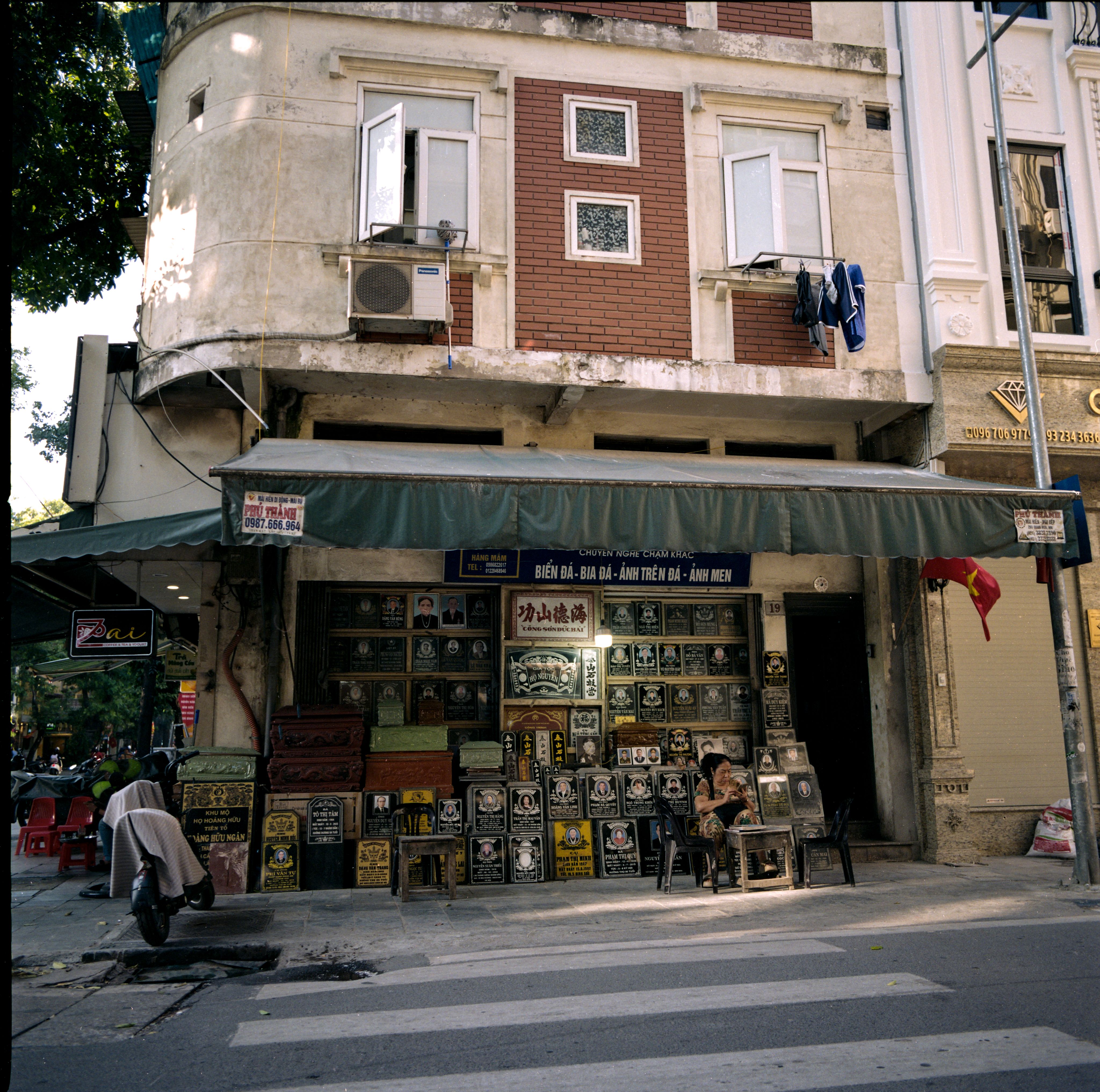 Street Shopfront in Hanoi, Vietnam · Free Stock Photo
