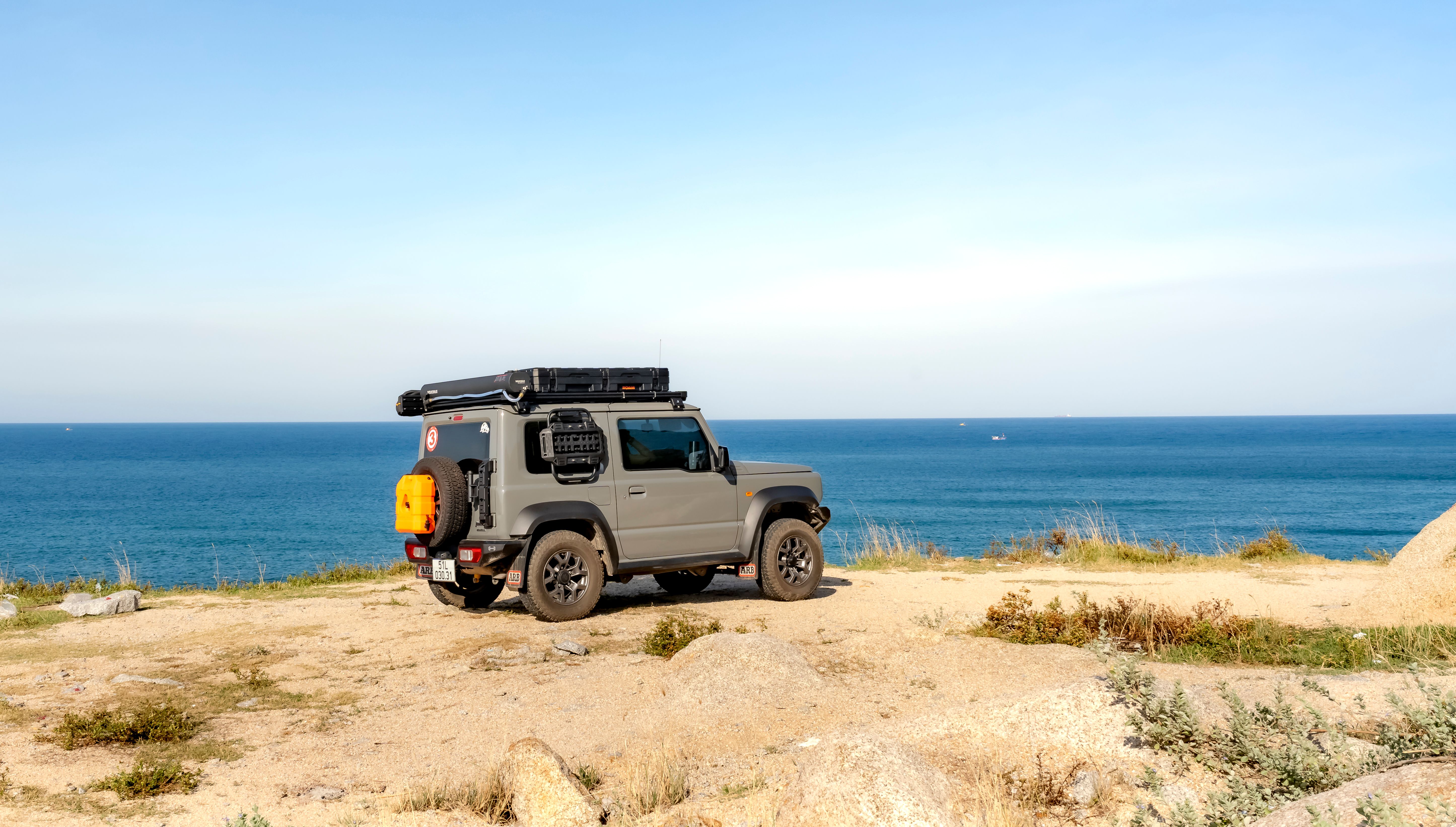 Toyota Land Cruiser on a Seaside Cliff · Free Stock Photo