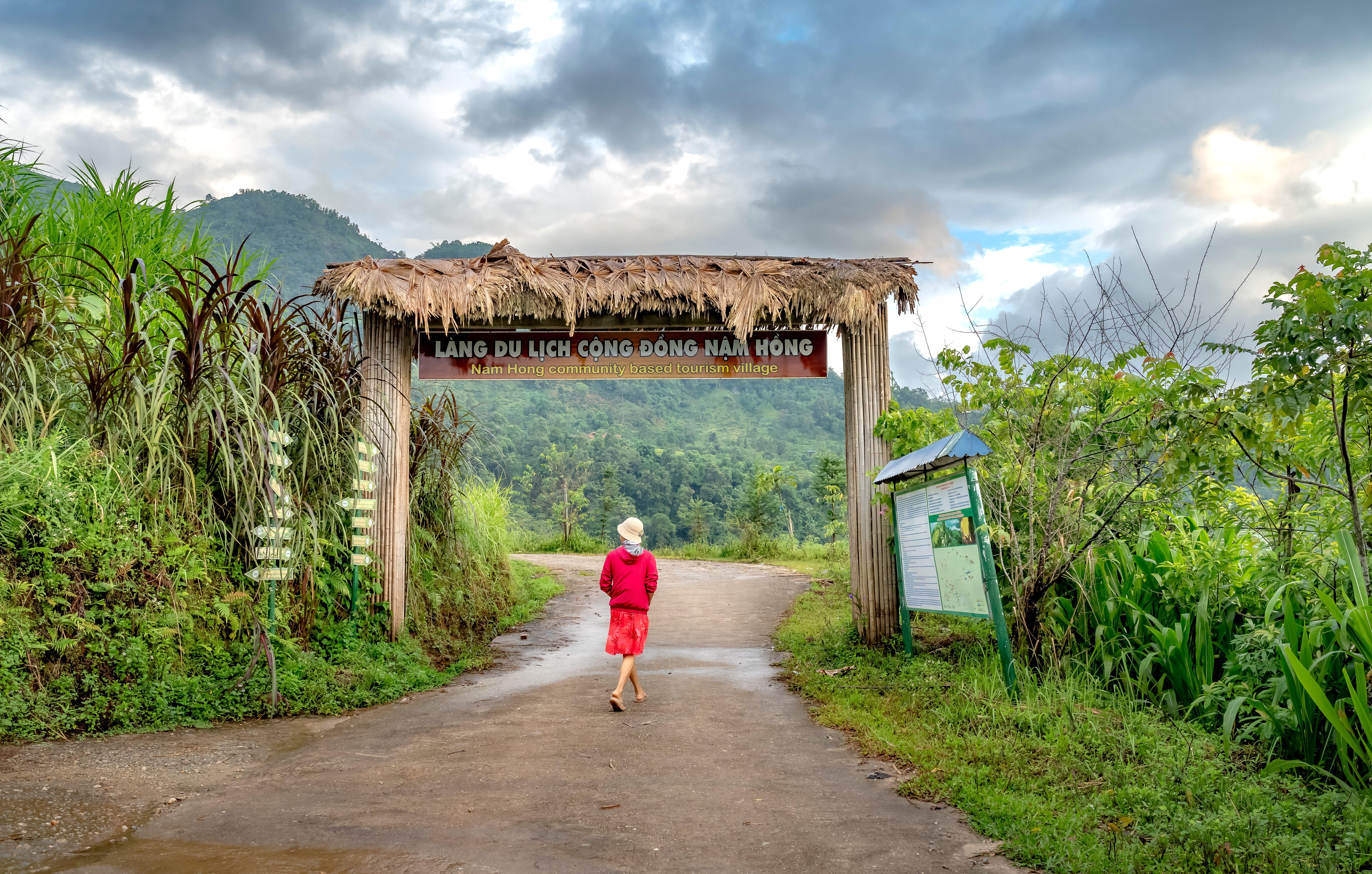 Scenic Entrance to Nam Hong Village in Vietnam · Free Stock Photo