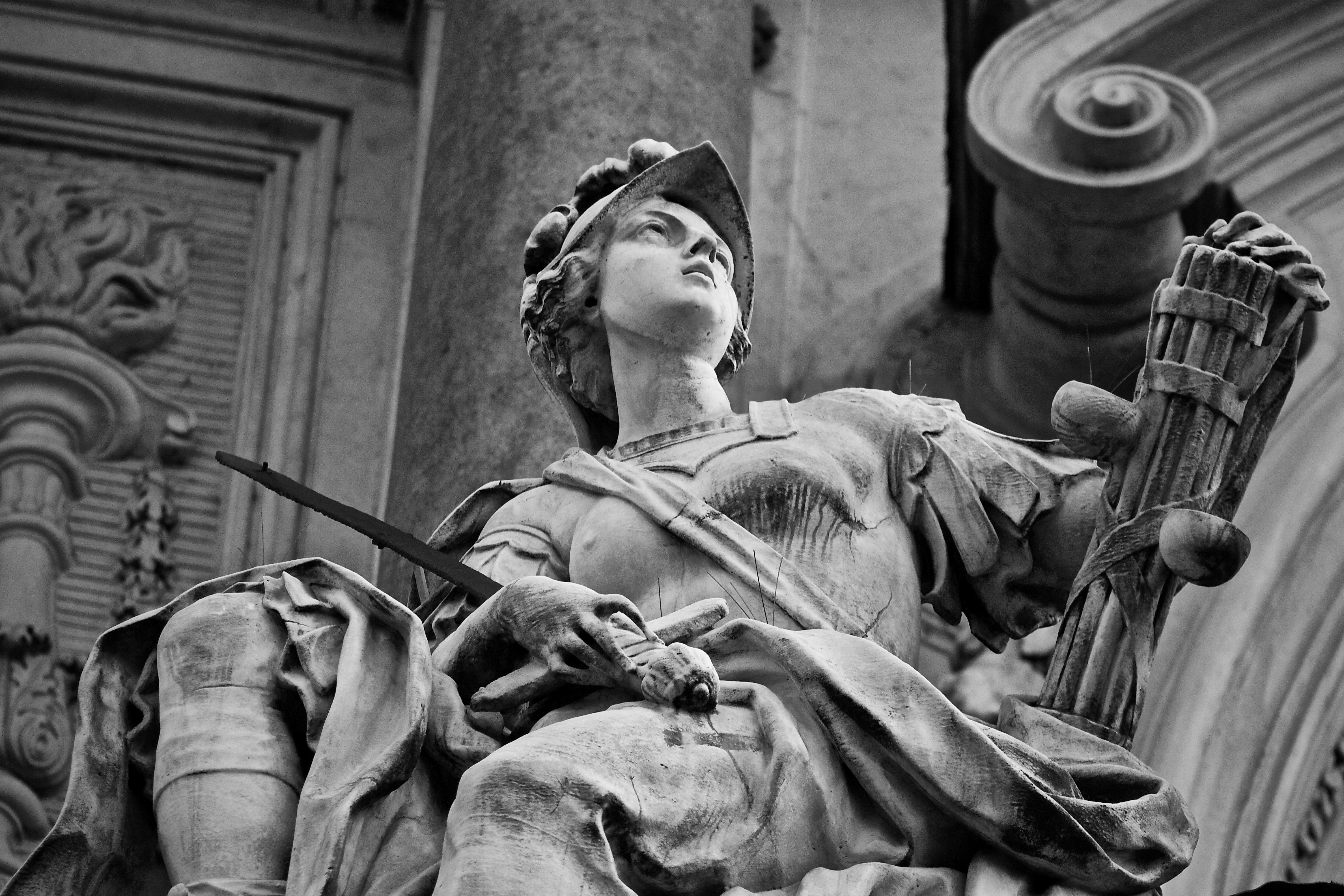 Grayscale Photography of Man Statue · Free Stock Photo