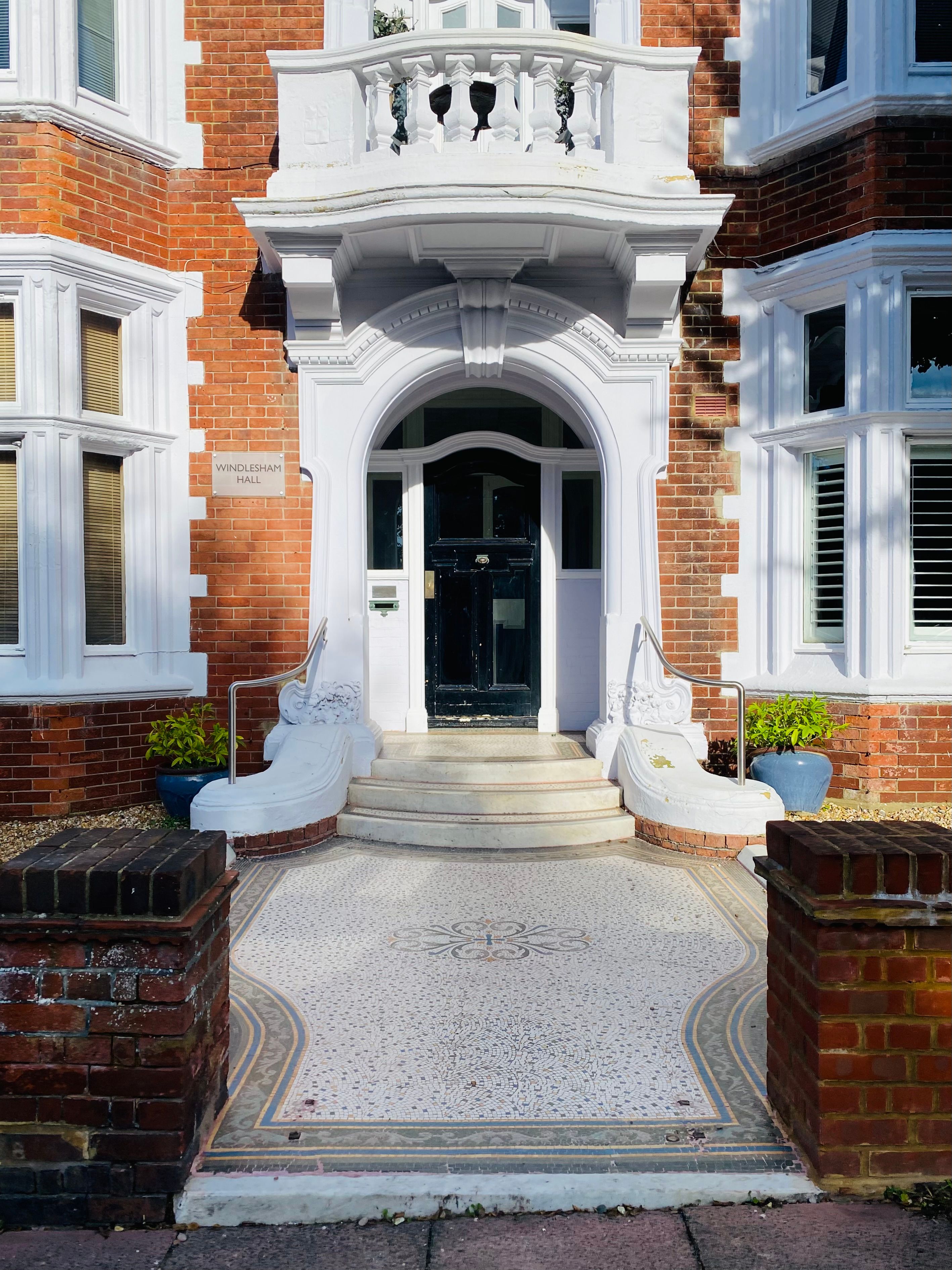 Elegant Brick Building Entrance with Arched Doorway · Free Stock Photo