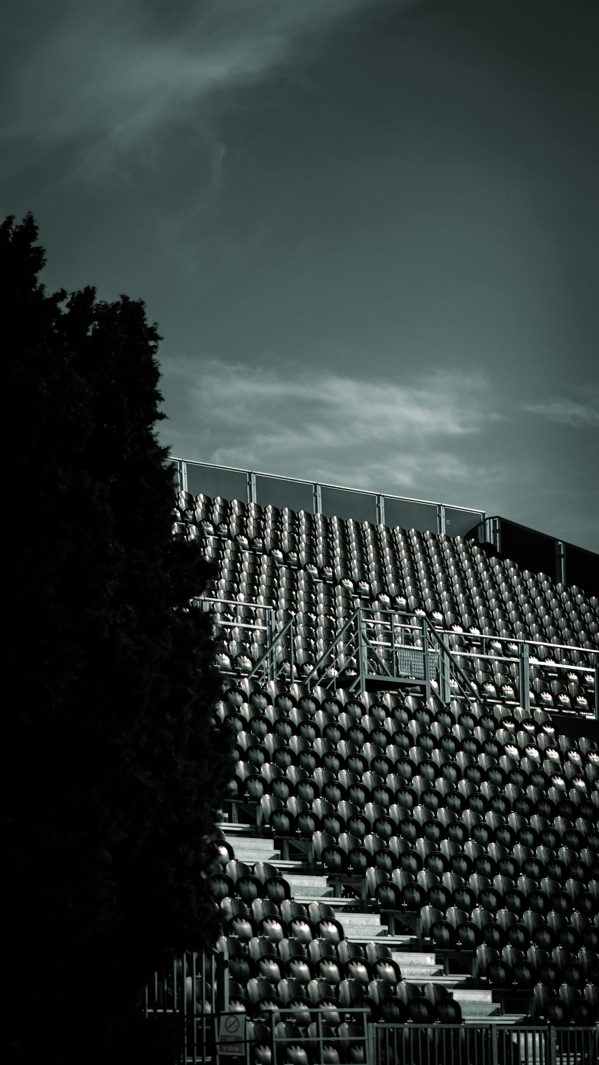 Modern runner stadium with empty seats · Free Stock Photo