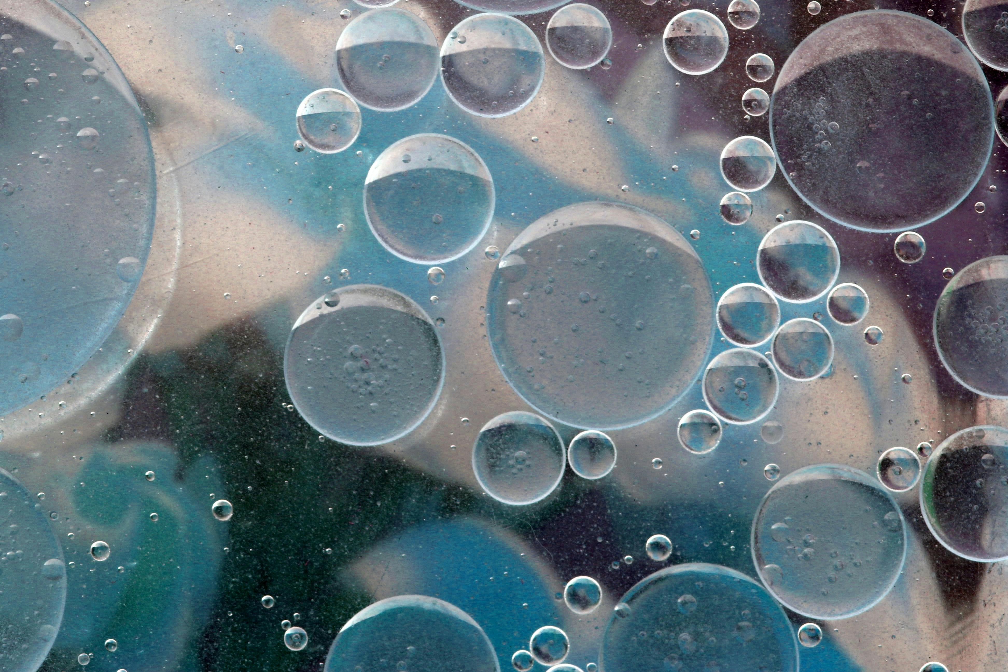 Abstract Oil and Water Bubble Art in Macro View · Free Stock Photo