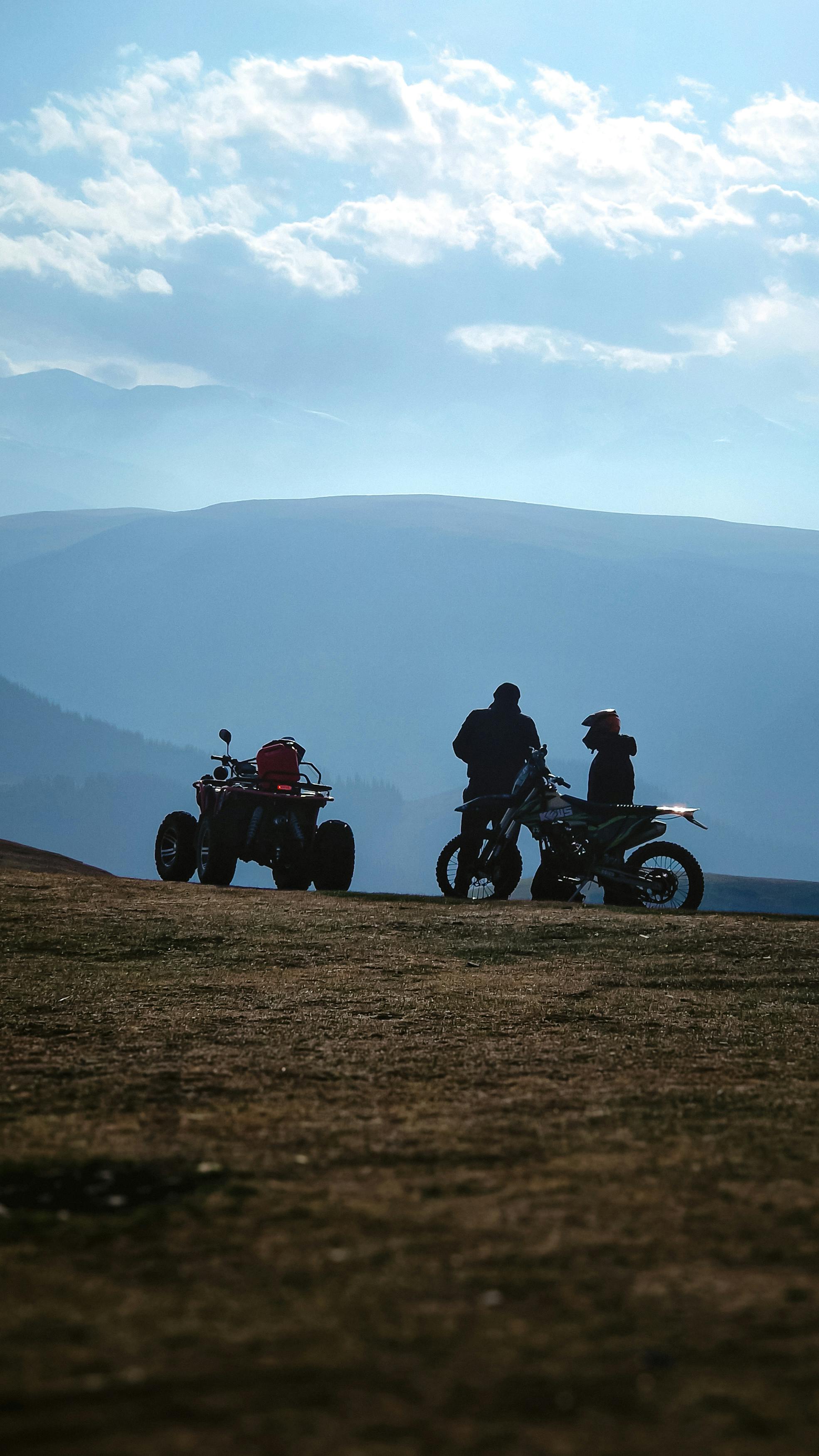 Petualangan Off Road Dengan Atv Dan Sepeda Motor · Foto Stok Gratis