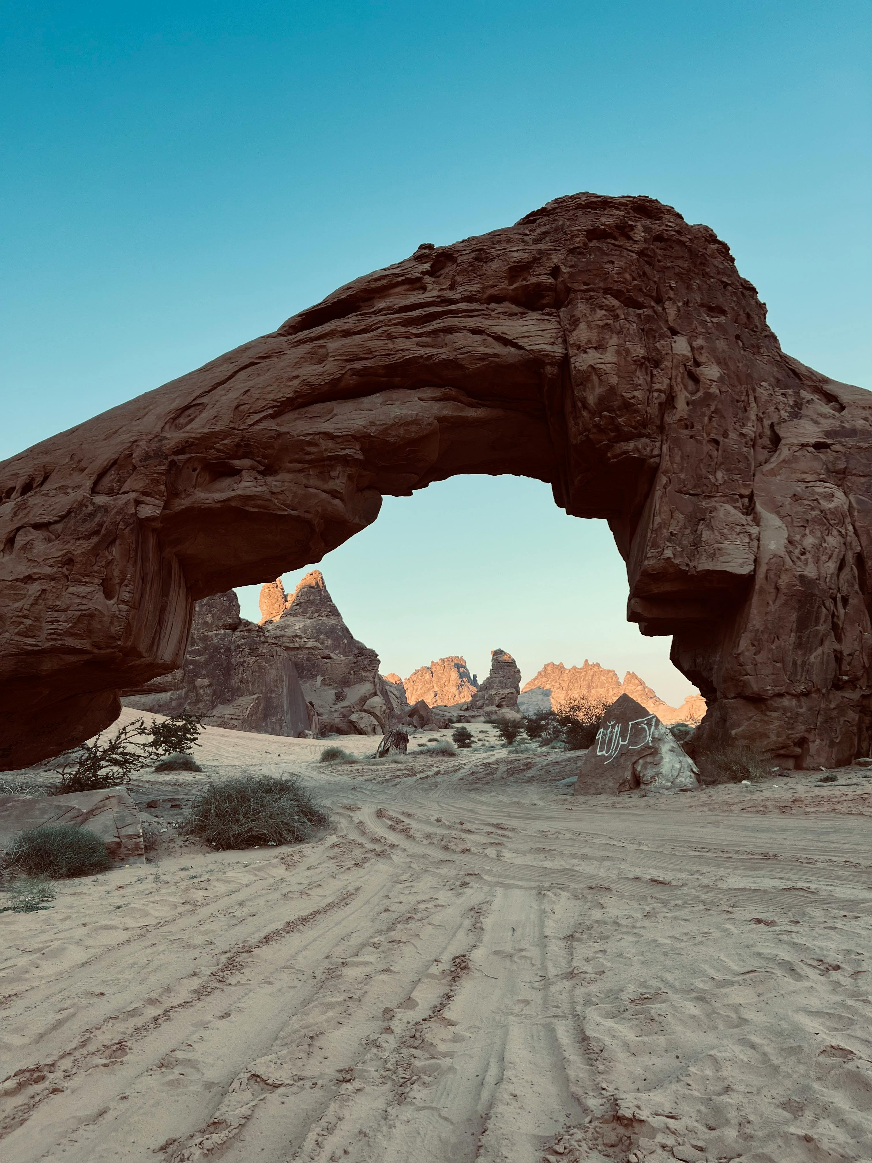 Natural Sandstone Arch in Saudi Arabian Desert · Free Stock Photo