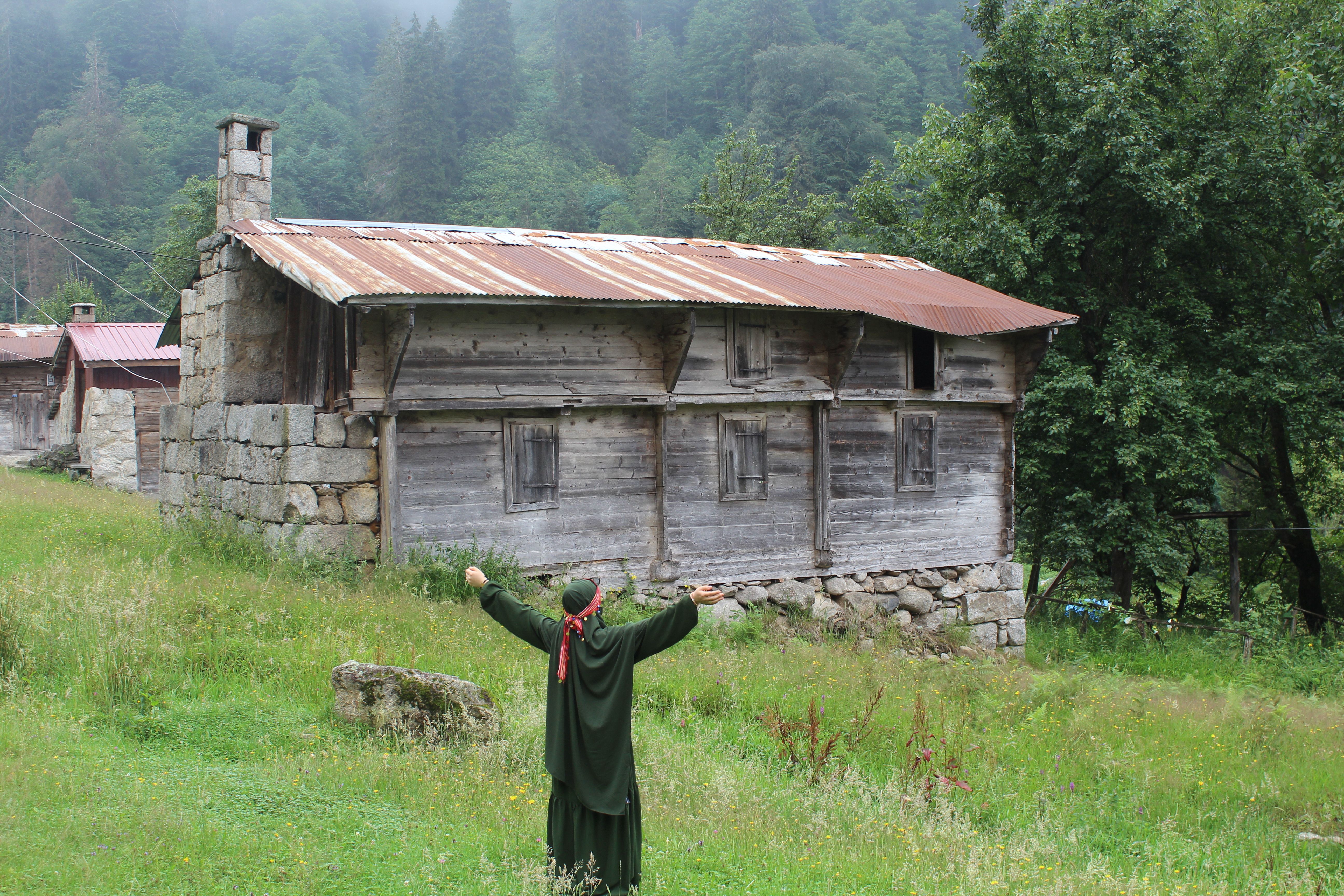 Traditional Wooden House in Rize, Türkiye Forest · Free Stock Photo