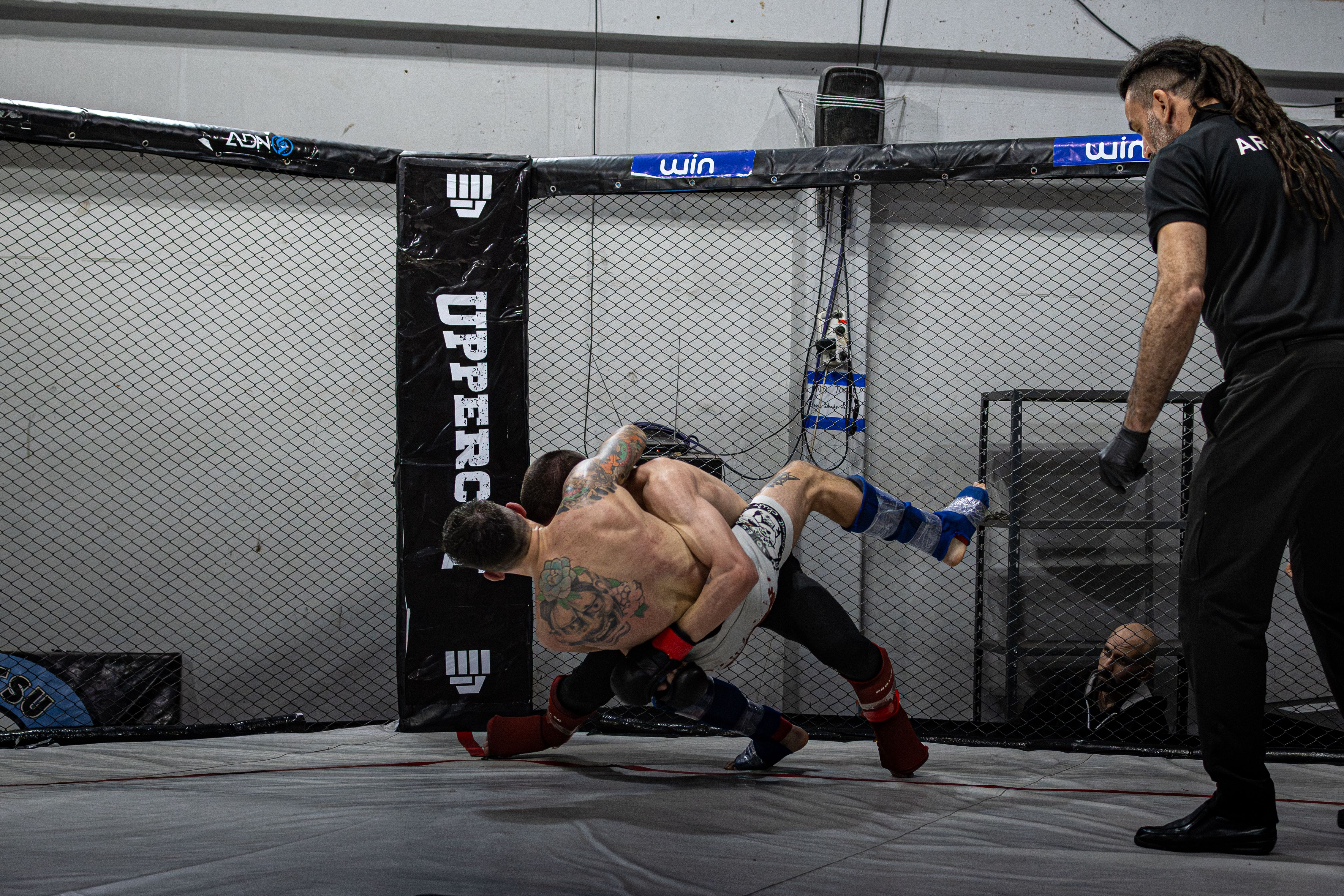 Pelea Intensa De Mma En Buenos Aires · Foto de stock gratuita