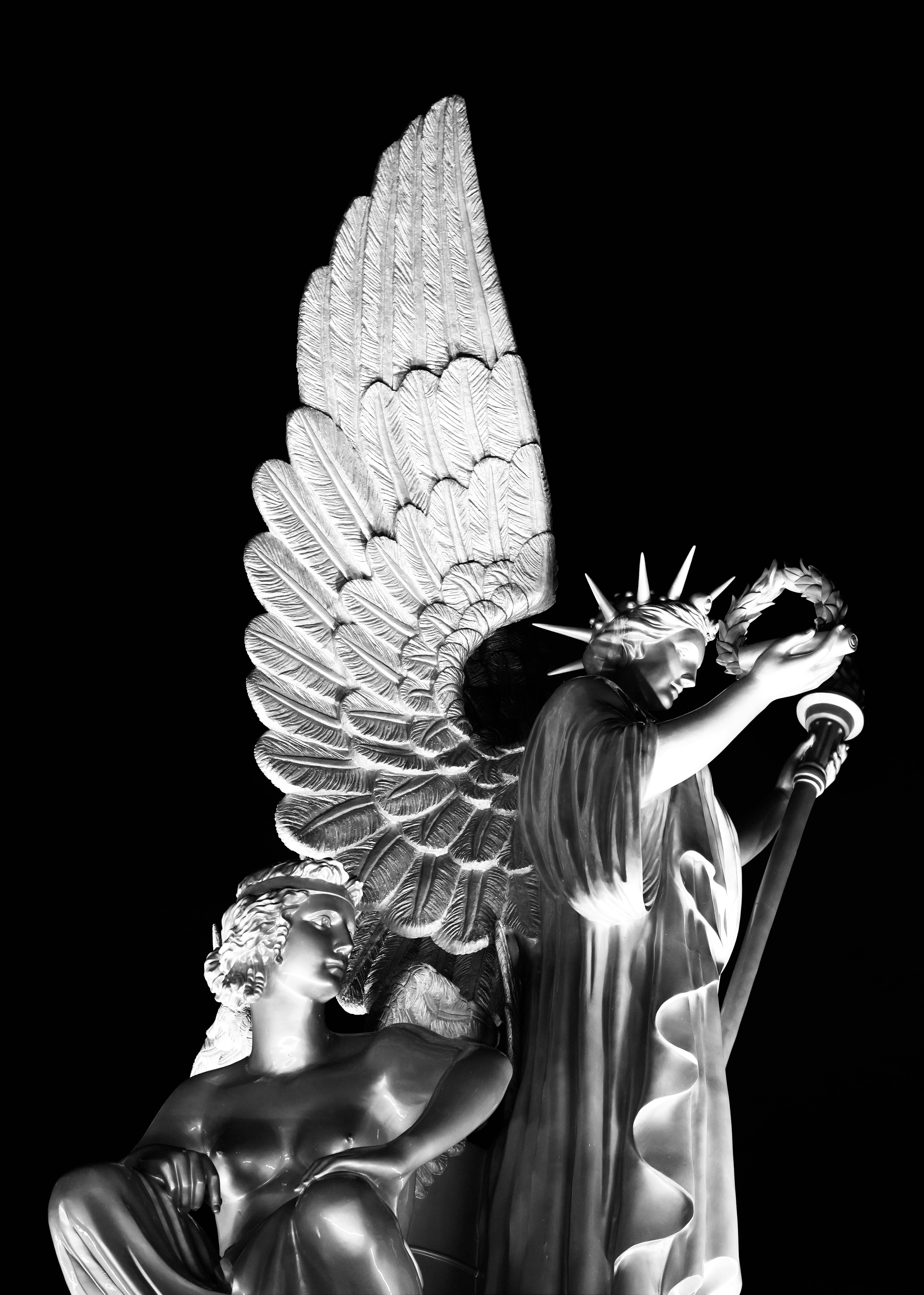 Statue Angélique Dramatique En Noir Et Blanc · Photo gratuite