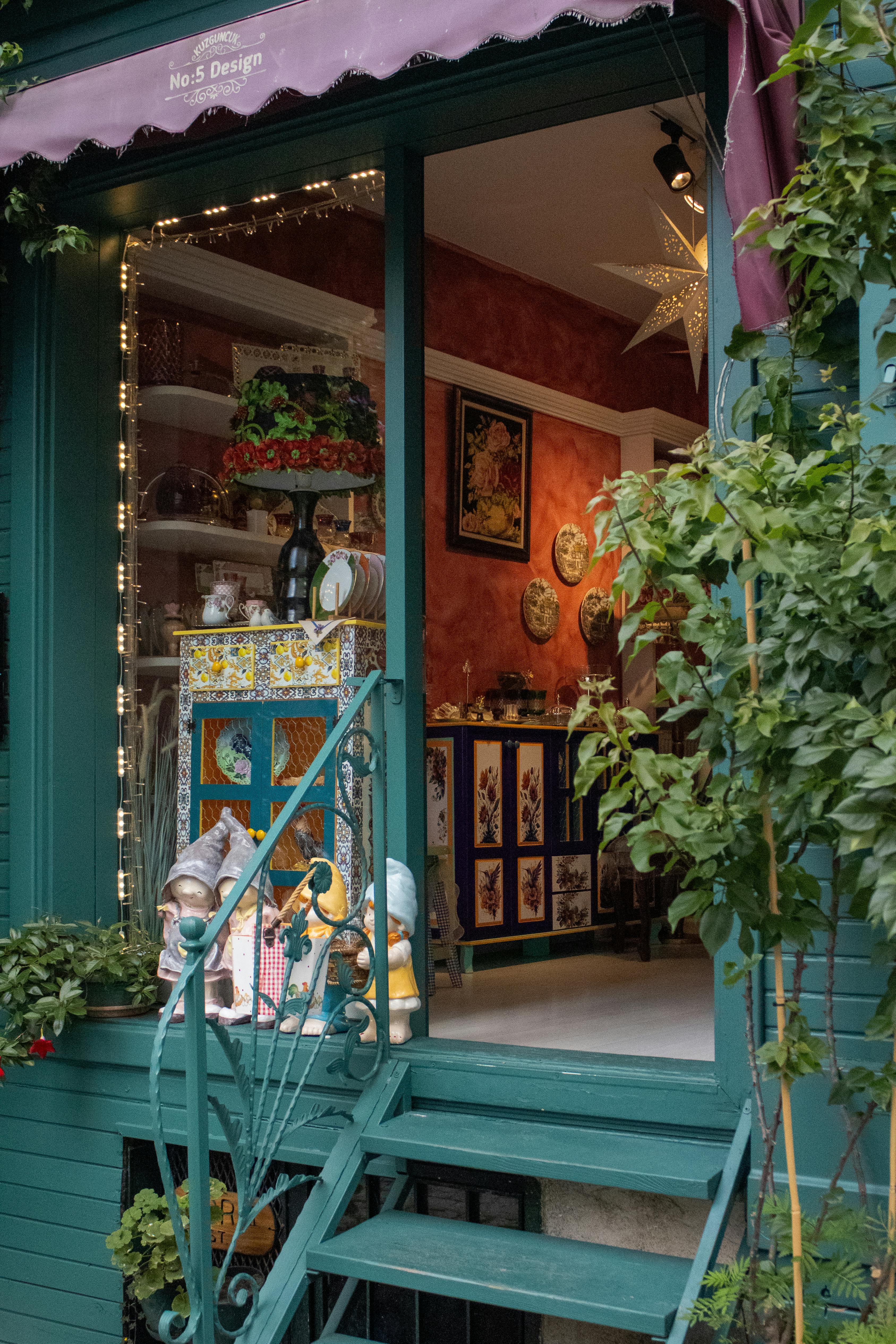 Storefront Art Photos, Download The BEST Free Storefront Art Stock ...