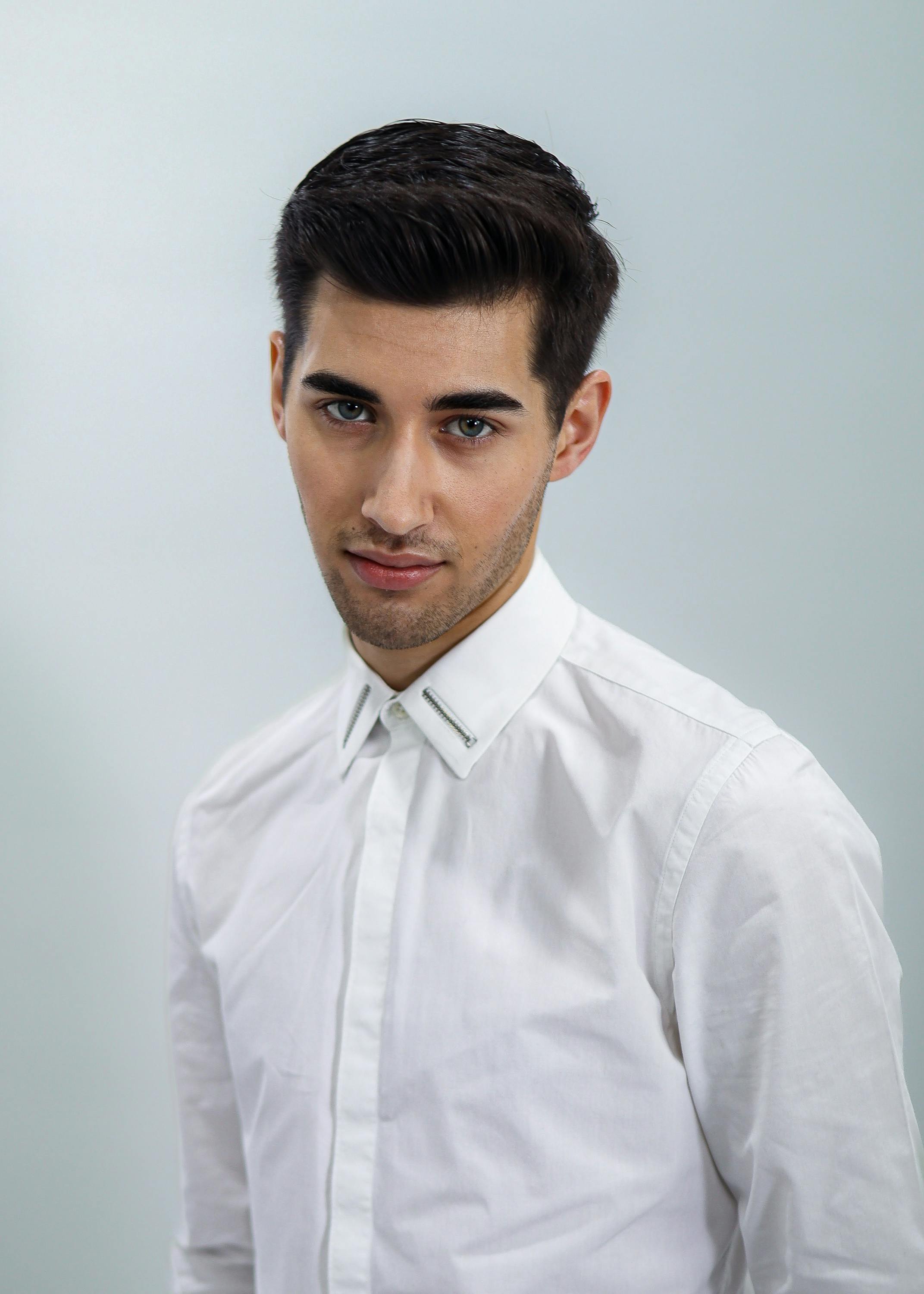 Professional Headshots For Men: Best Poses and Tips for Success