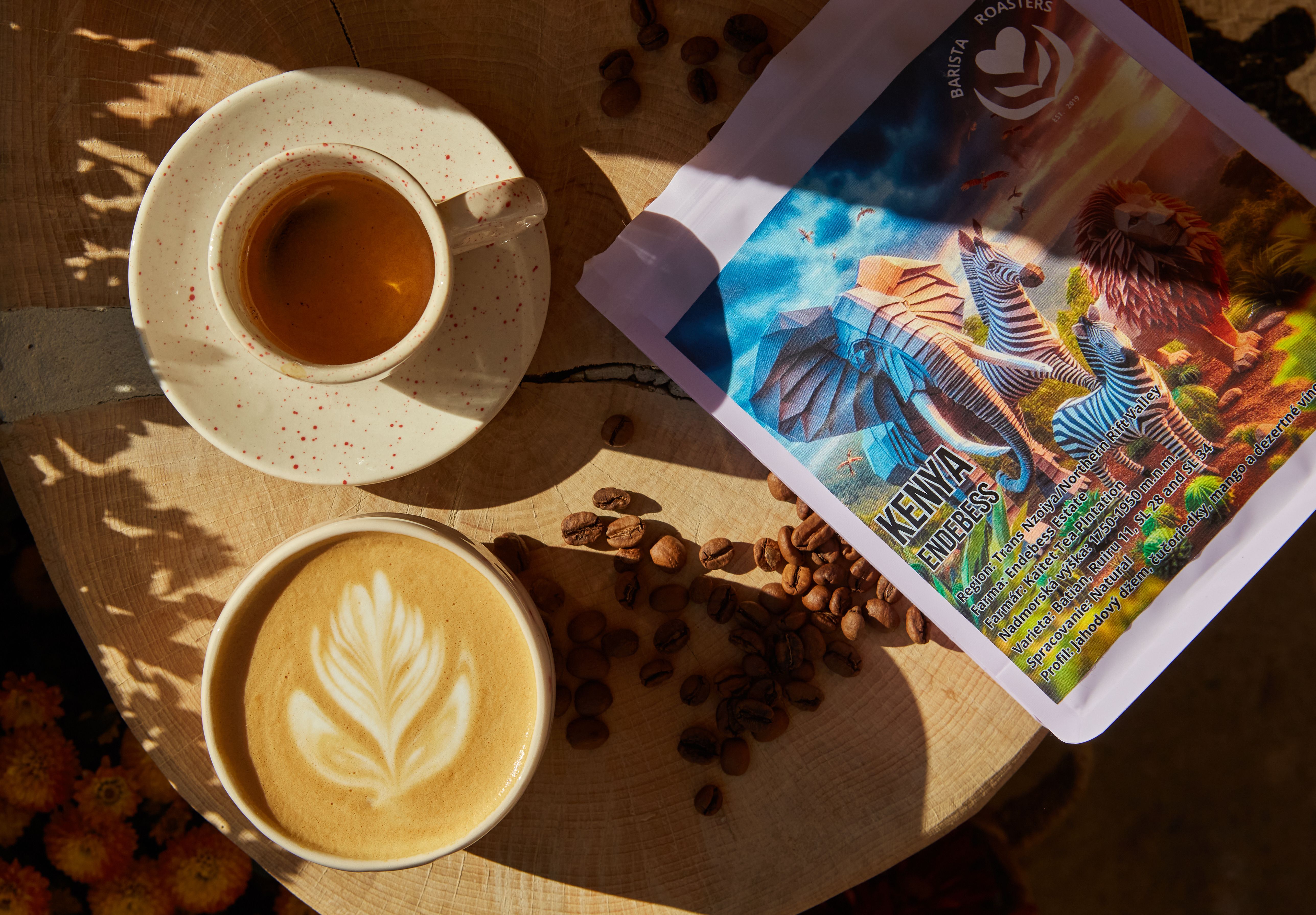 Arte Latte Y Espresso De Café Keniano En Formato Plano · Foto de stock ...