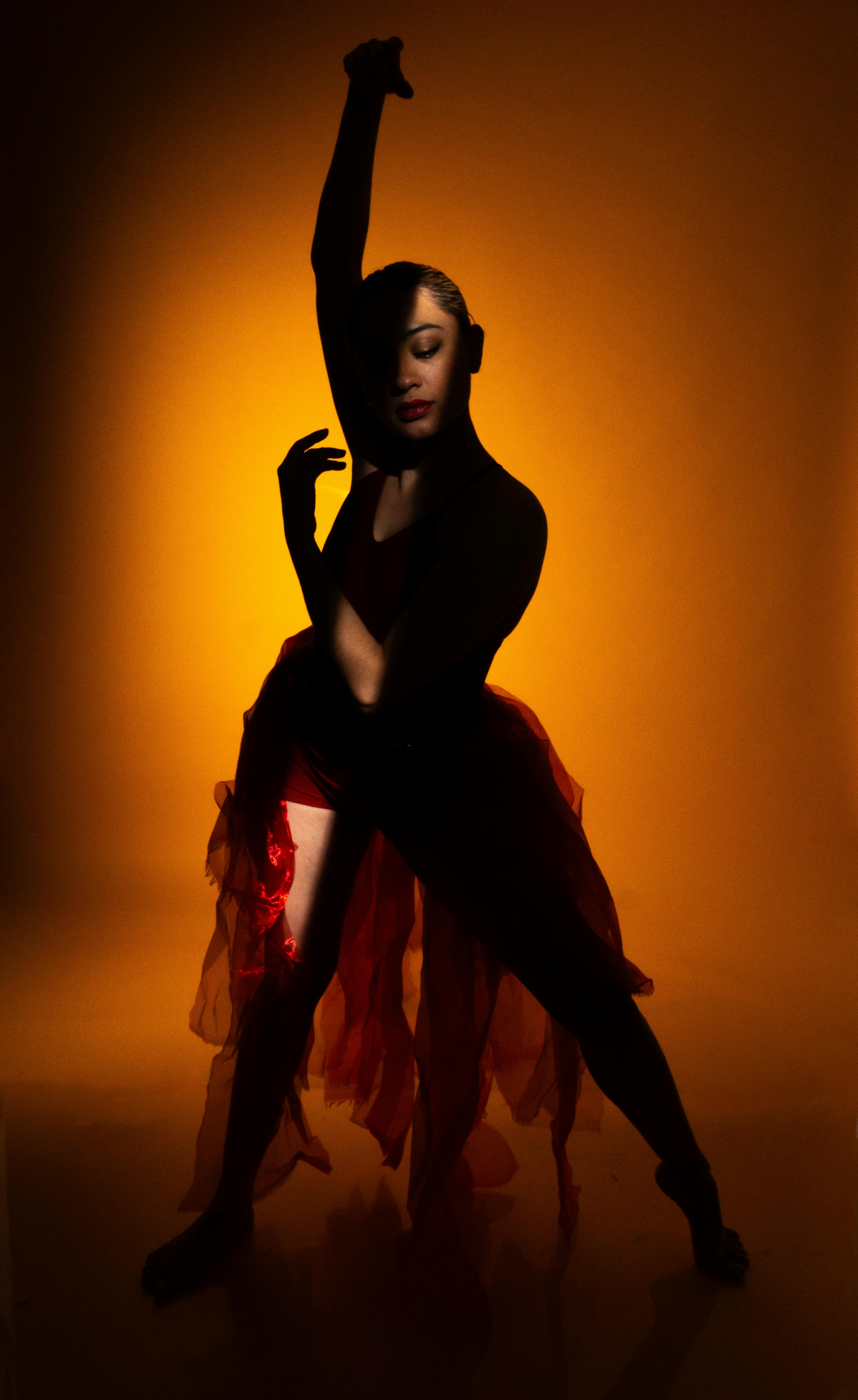 Elegant Dance Silhouette with Dramatic Lighting · Free Stock Photo