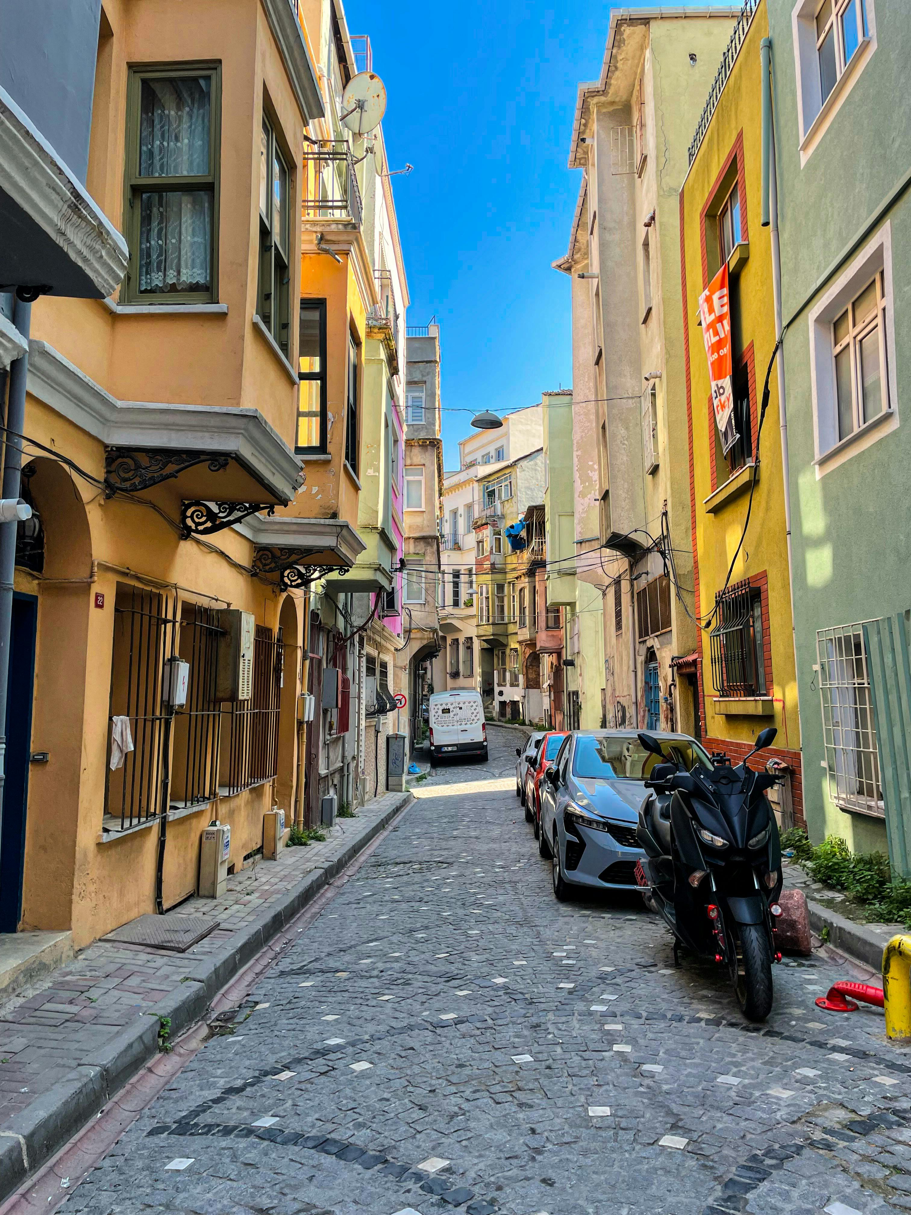 Rue Colorée à Istanbul, Scène Urbaine De Türkiye · Photo gratuite