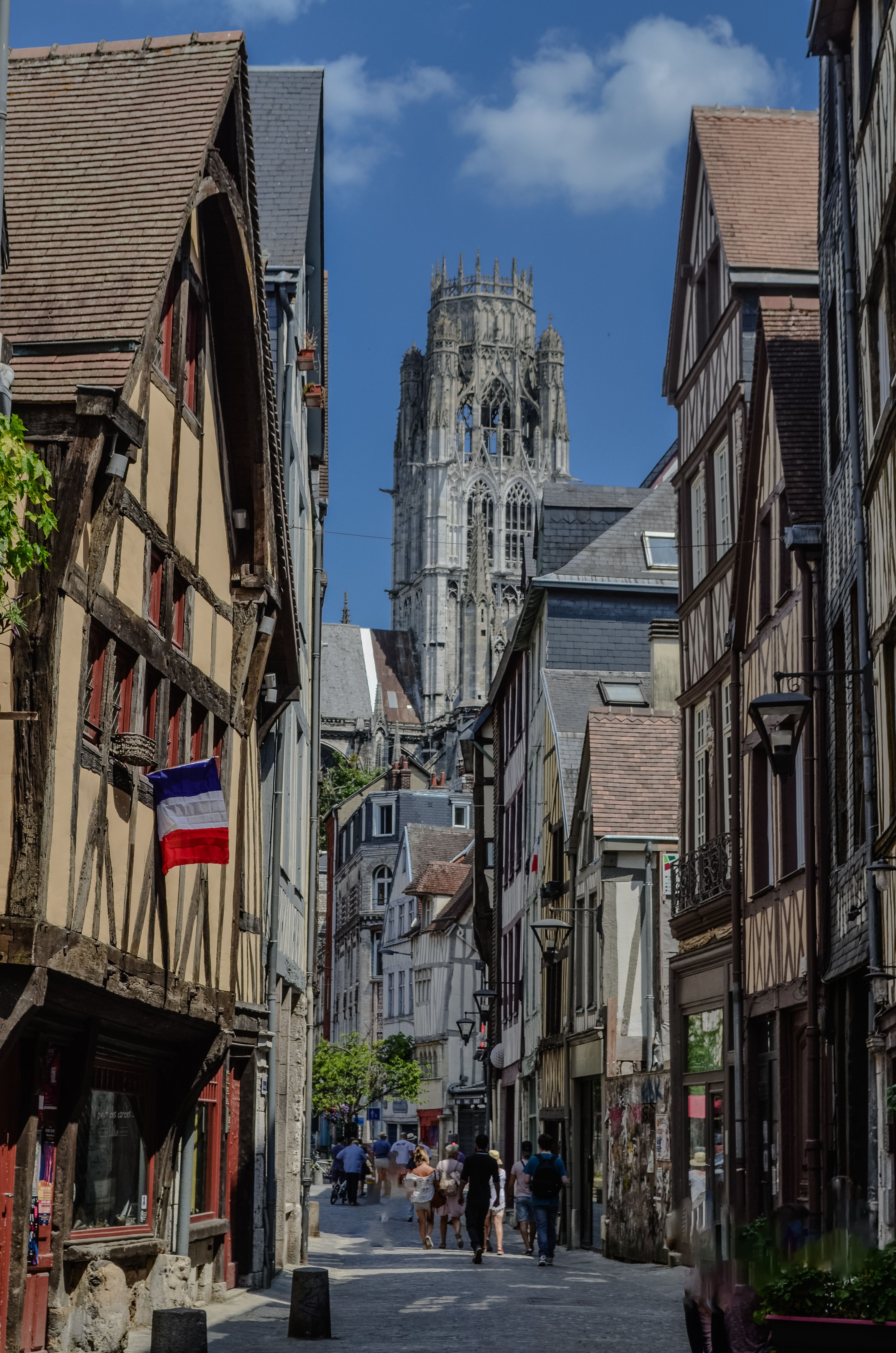 Scenic Street View of Rouen with Cathedral · Free Stock Photo
