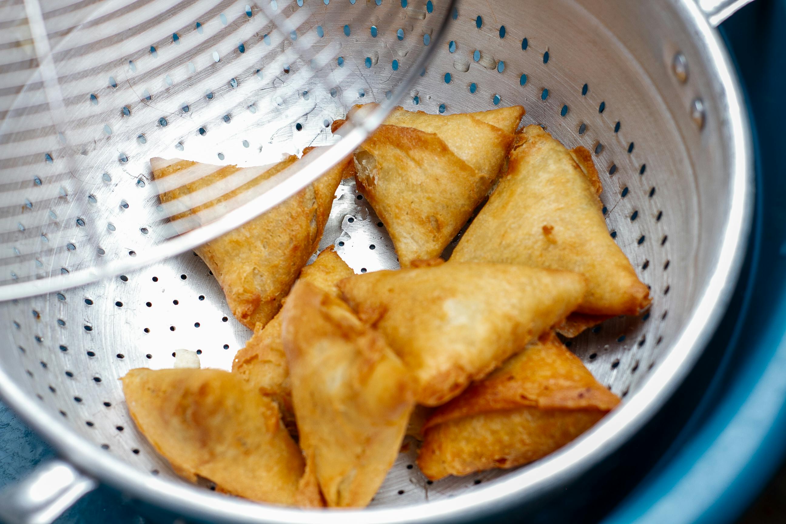 Crispy Samosas Photos, Download The BEST Free Crispy Samosas Stock ...