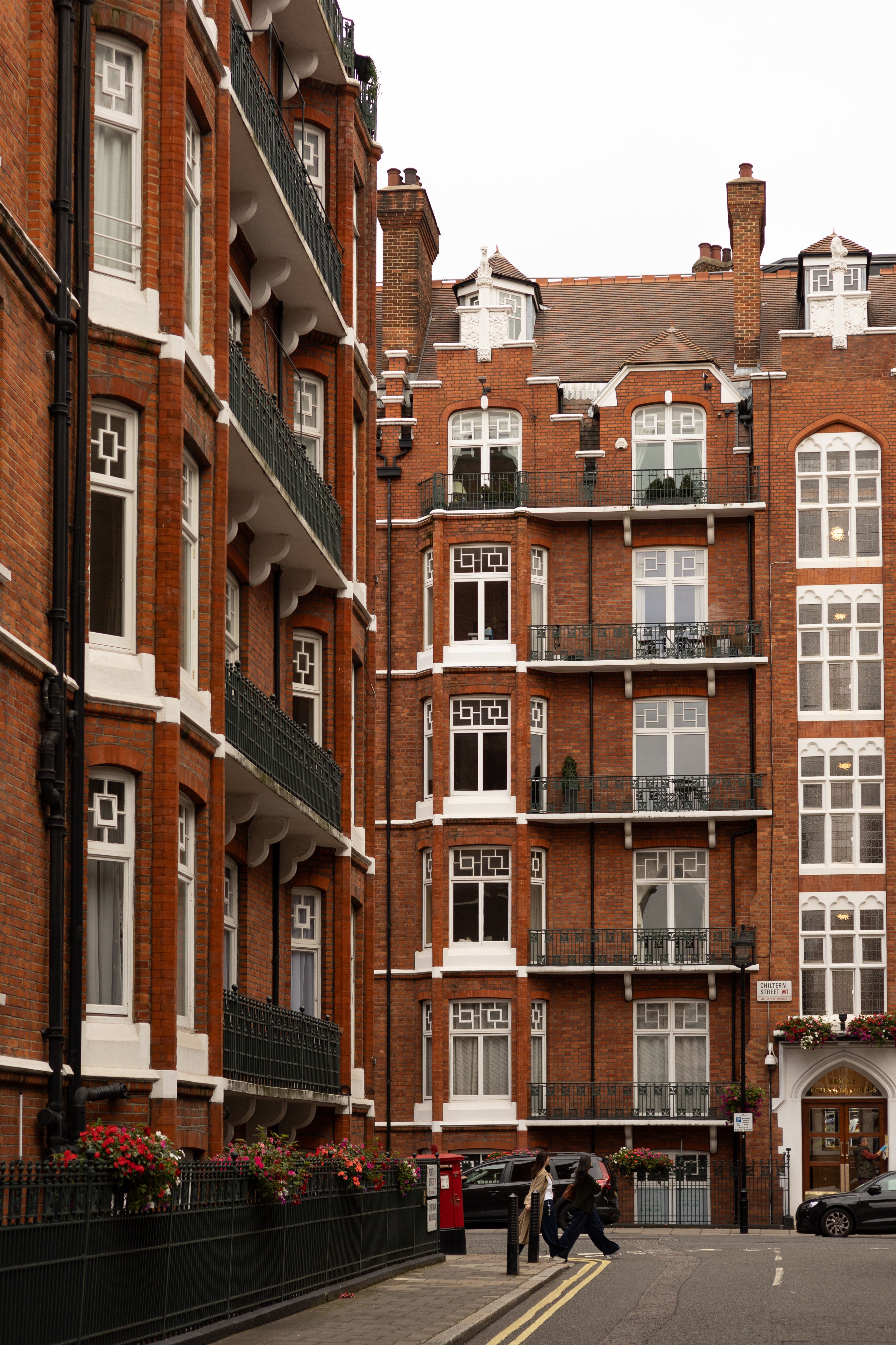 Charming Red Brick Architecture in London · Free Stock Photo