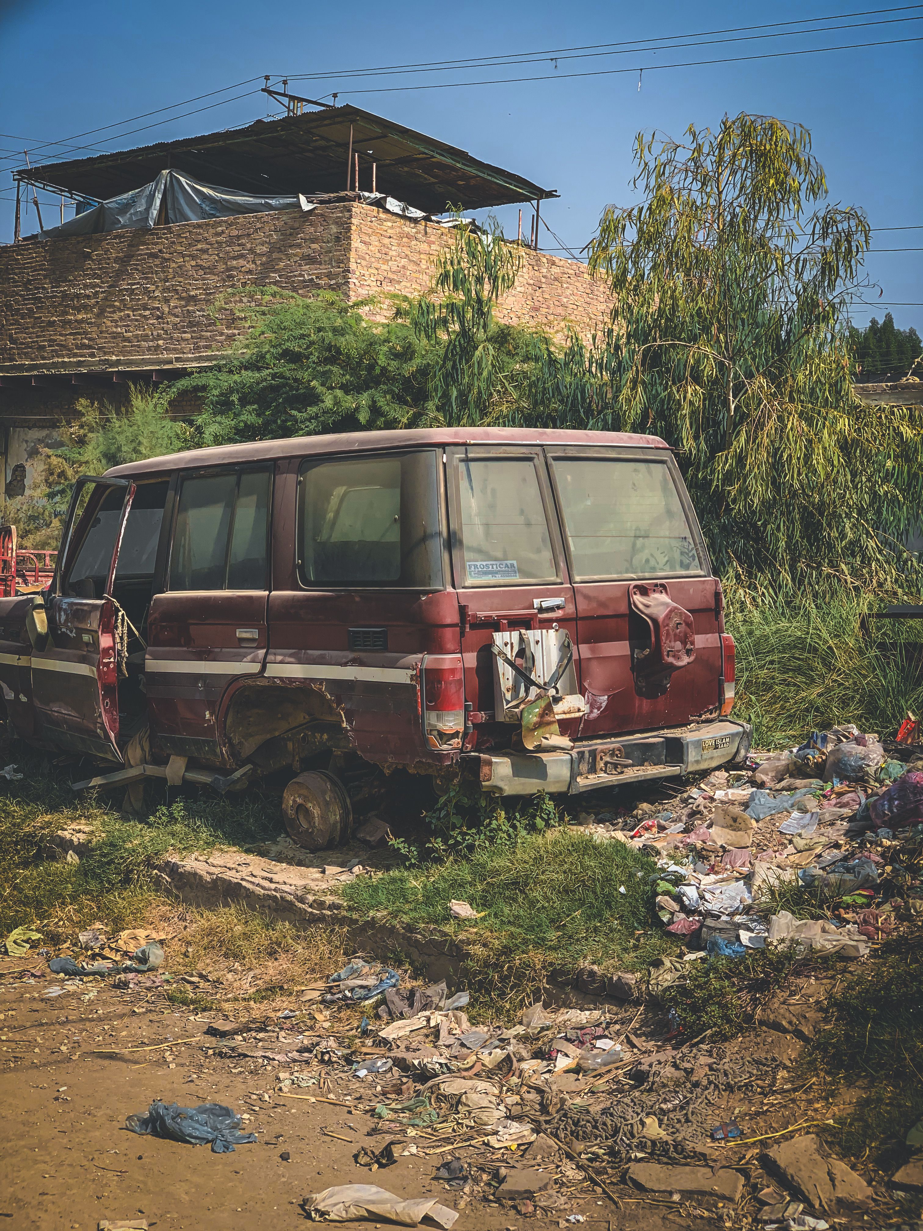 Abandoned SUV Amidst Urban Decay Outdoors · Free Stock Photo