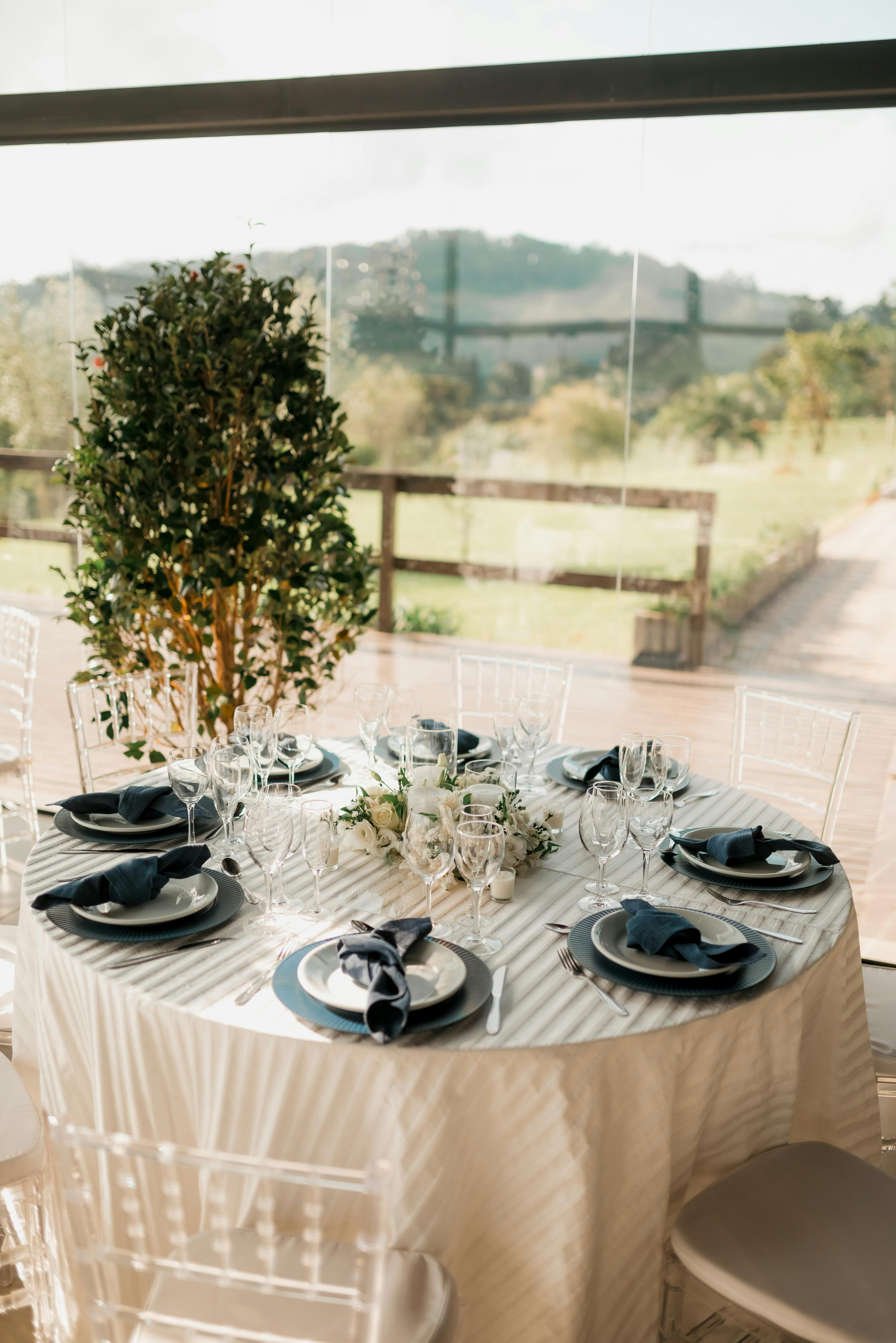 Elegant Outdoor Wedding Reception Table Setup · Free Stock Photo