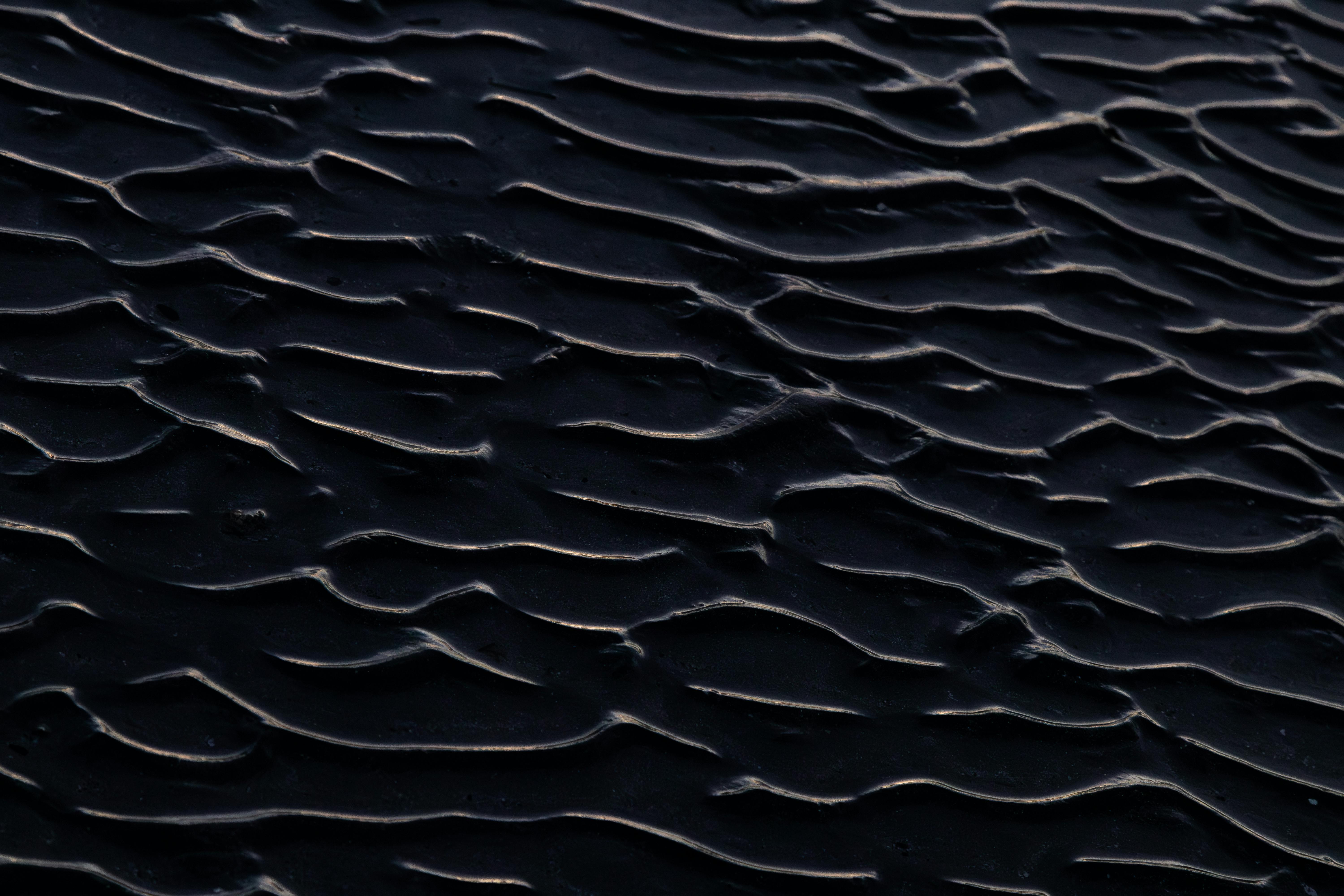 Dark Sand Ripple Texture Close-up · Free Stock Photo