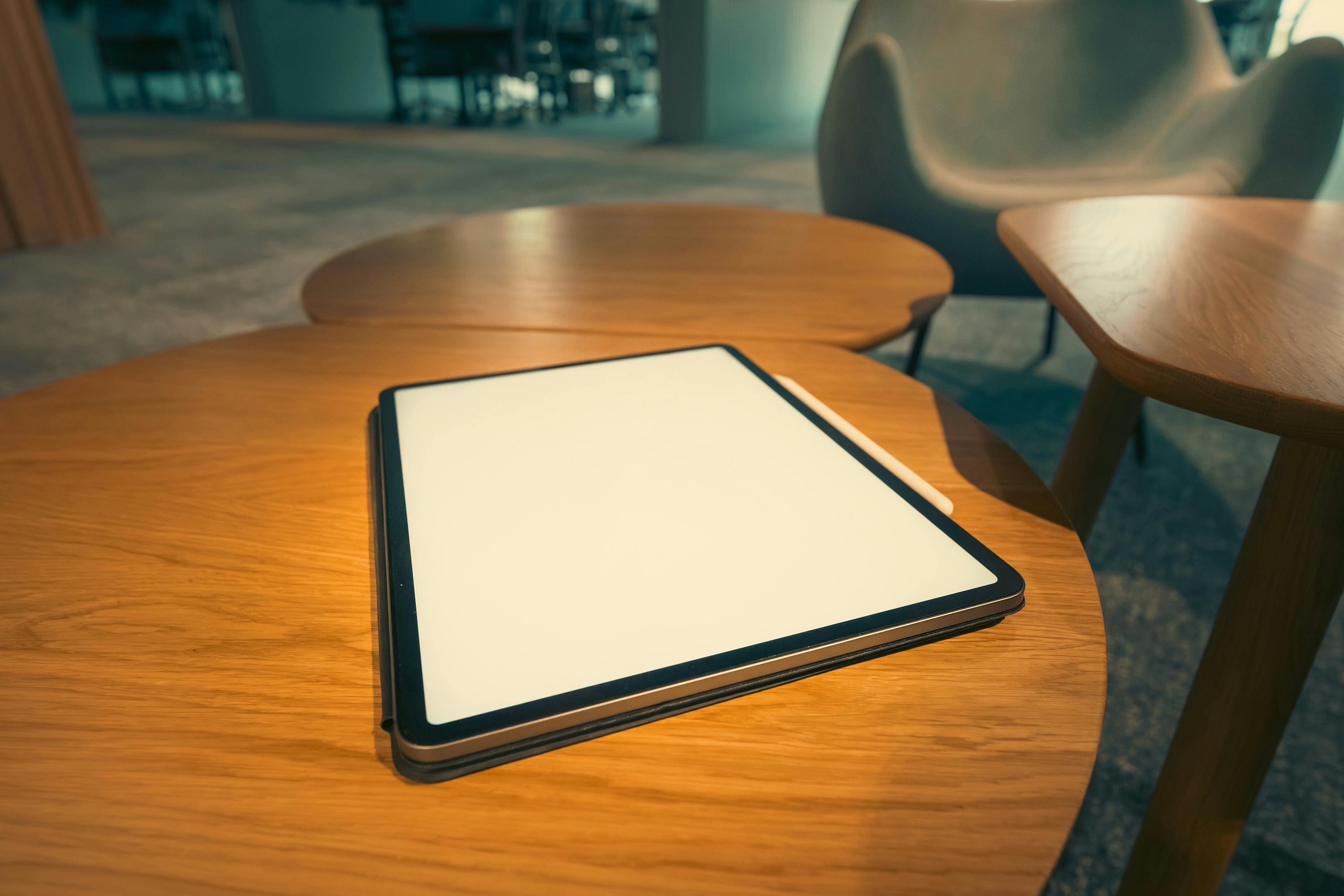 Mockup Layar Putih Pembaca Tablet Grafis Ruang Kantor Rumah Perangkat ...