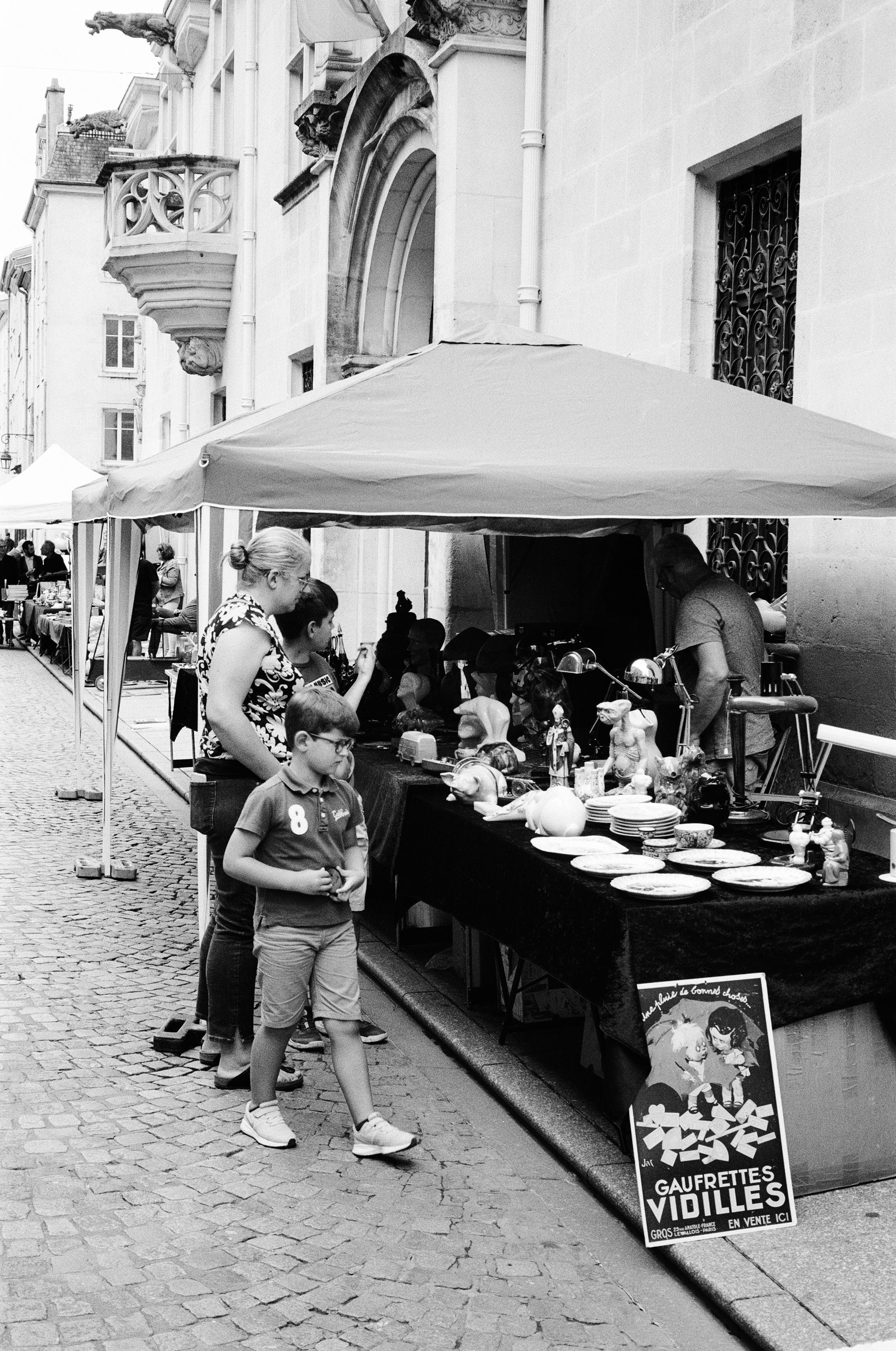 Scène De Marché De Rue à Nancy, France · Photo gratuite