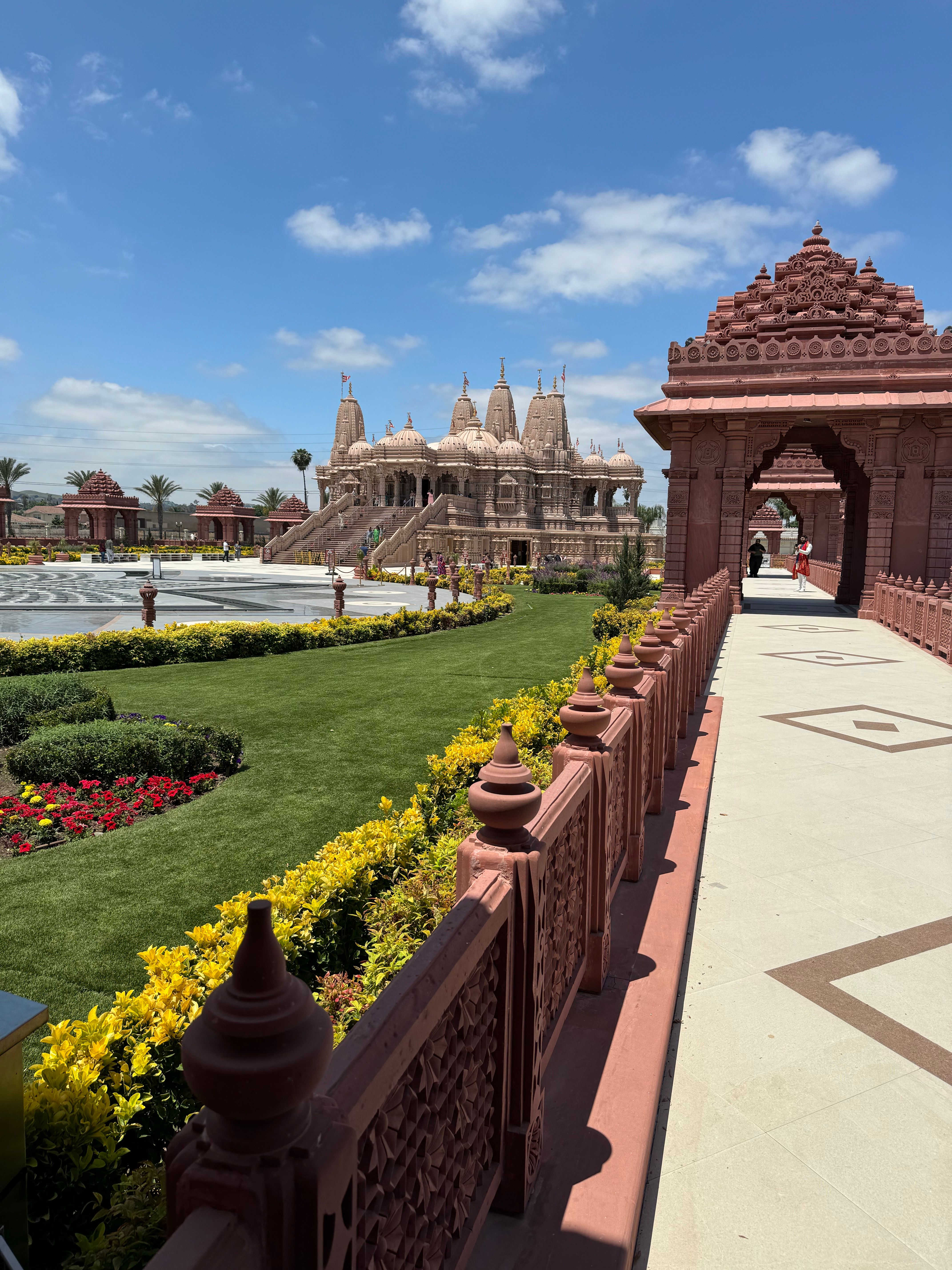 Beautiful Hindu Temple with Ornate Architecture · Free Stock Photo
