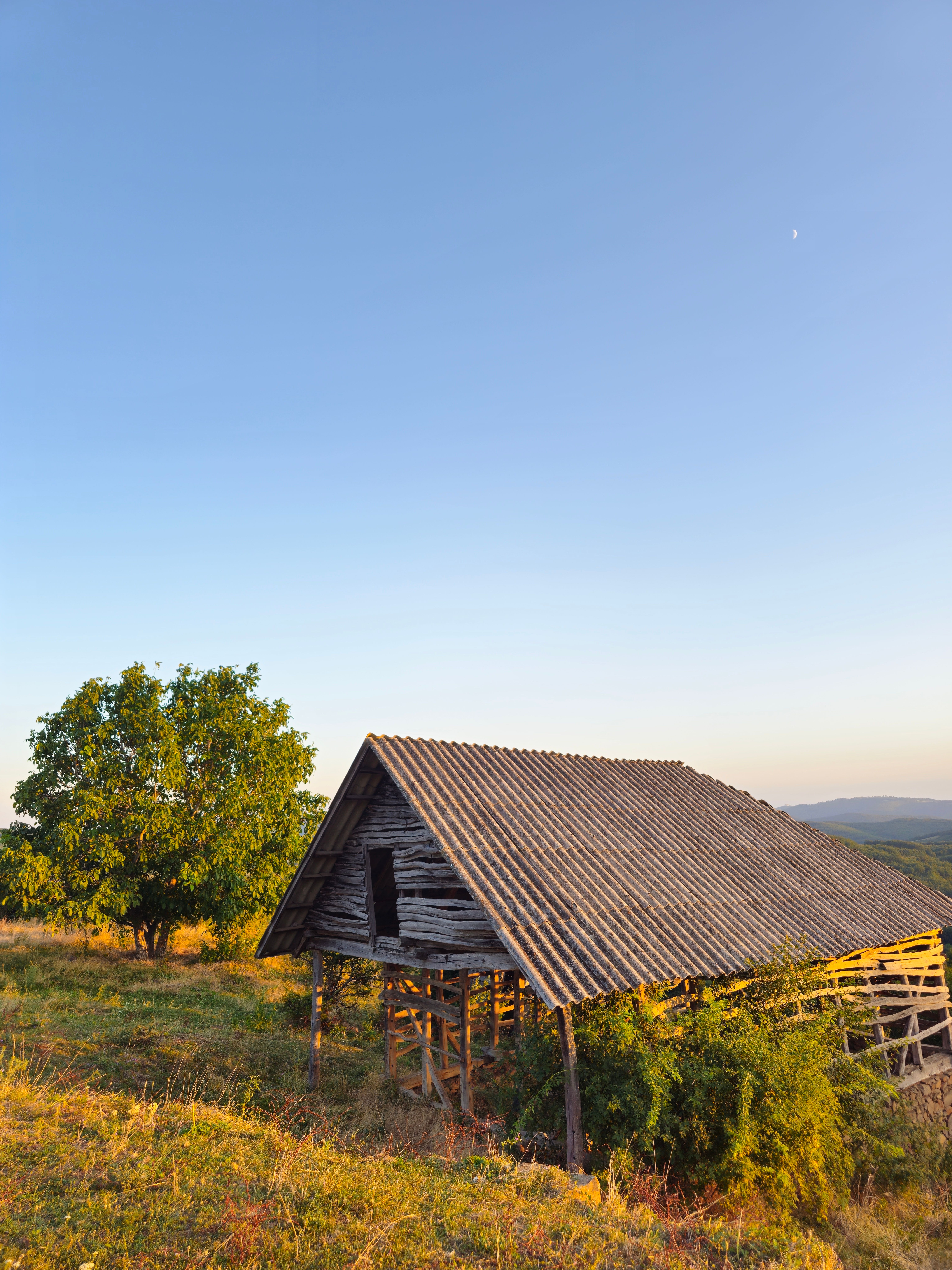 Rustic Farmhouse in Serbian Countryside · Free Stock Photo