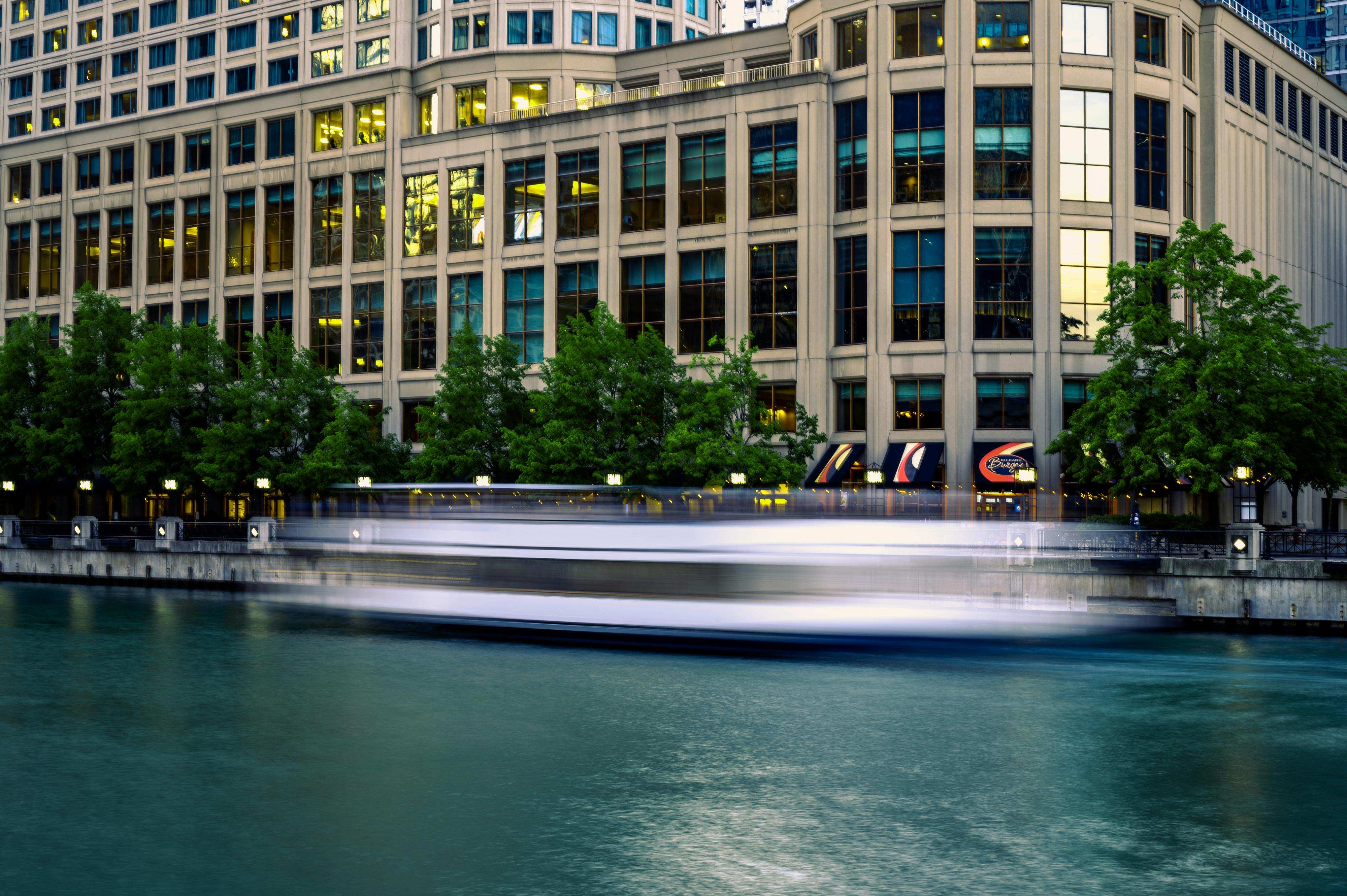 Dynamic Chicago Riverfront at Dusk · Free Stock Photo