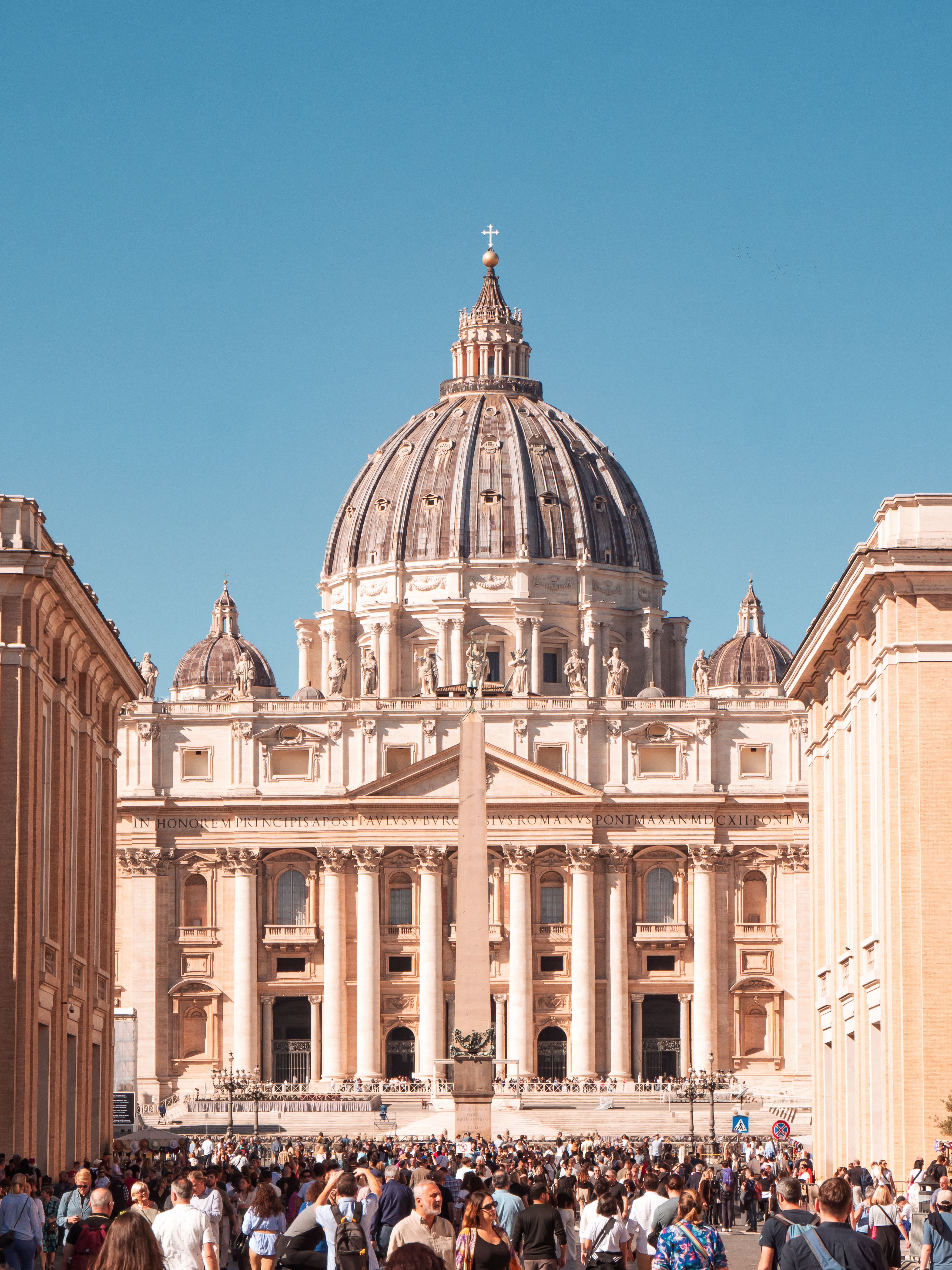 Basílica De São Pedro Em Roma Em Um Dia Ensolarado Foto Profissional