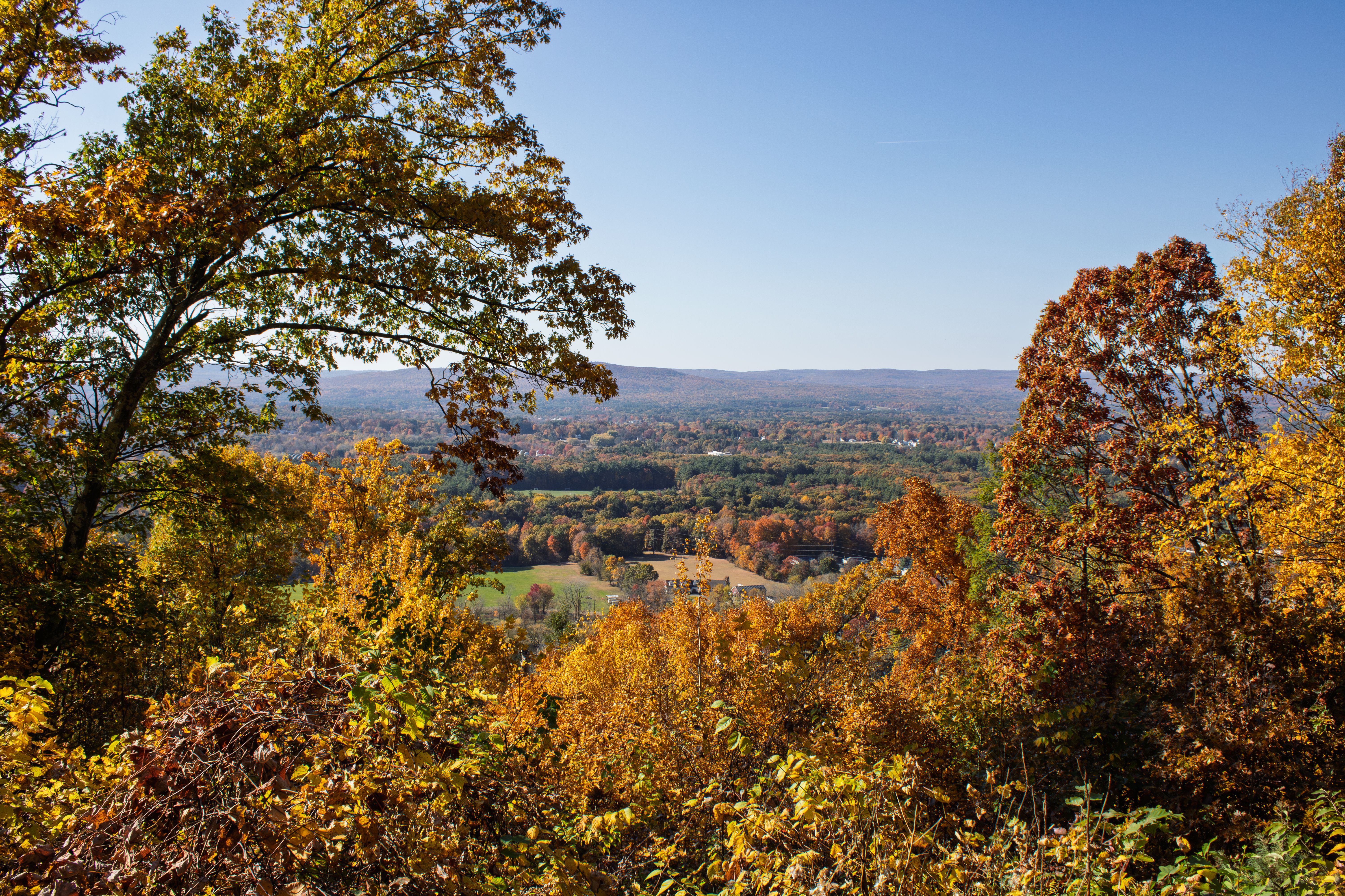 Scenic Autumn View in Holyoke, Massachusetts · Free Stock Photo