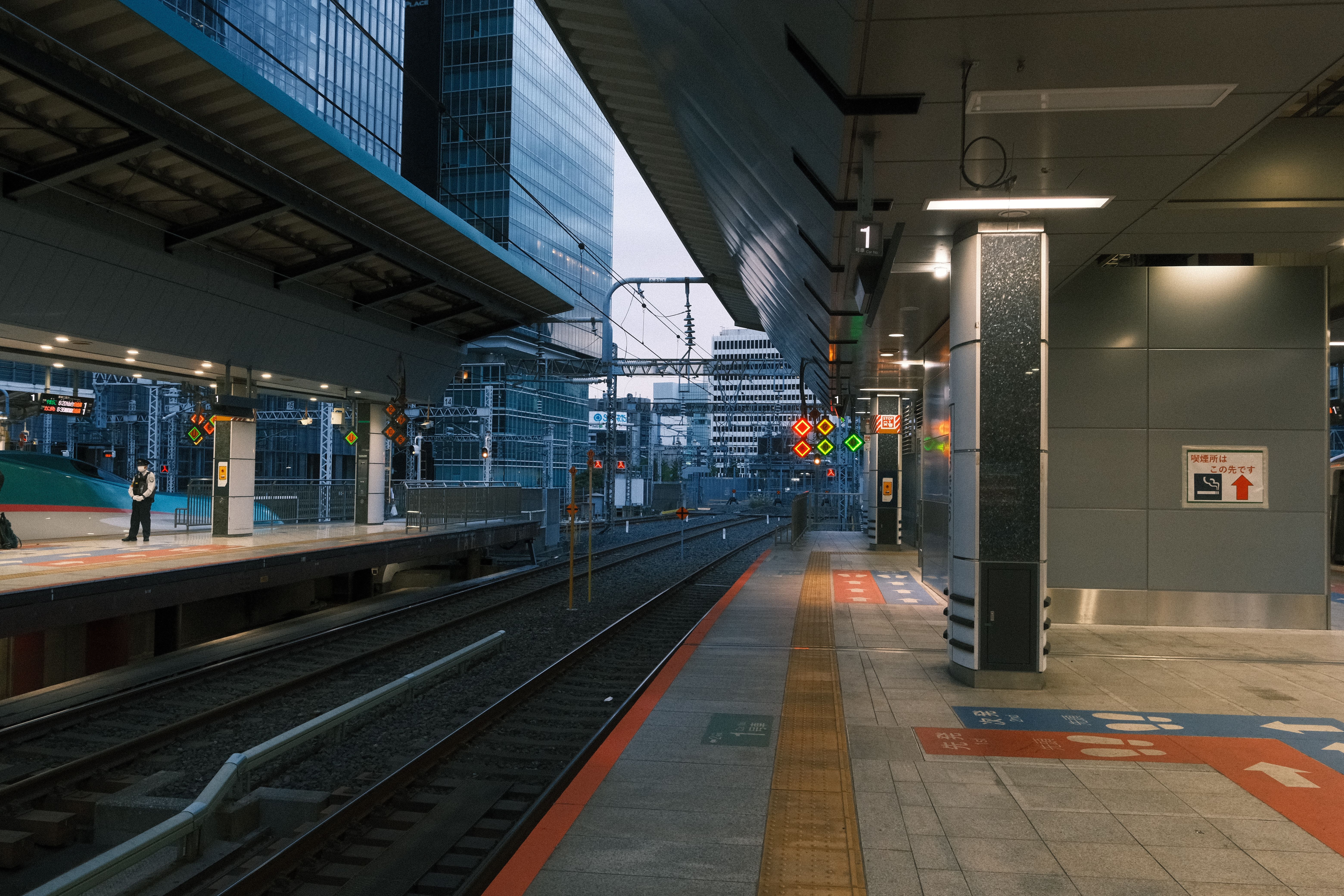 Modern Tokyo Train Station Platform in Twilight · Free Stock Photo