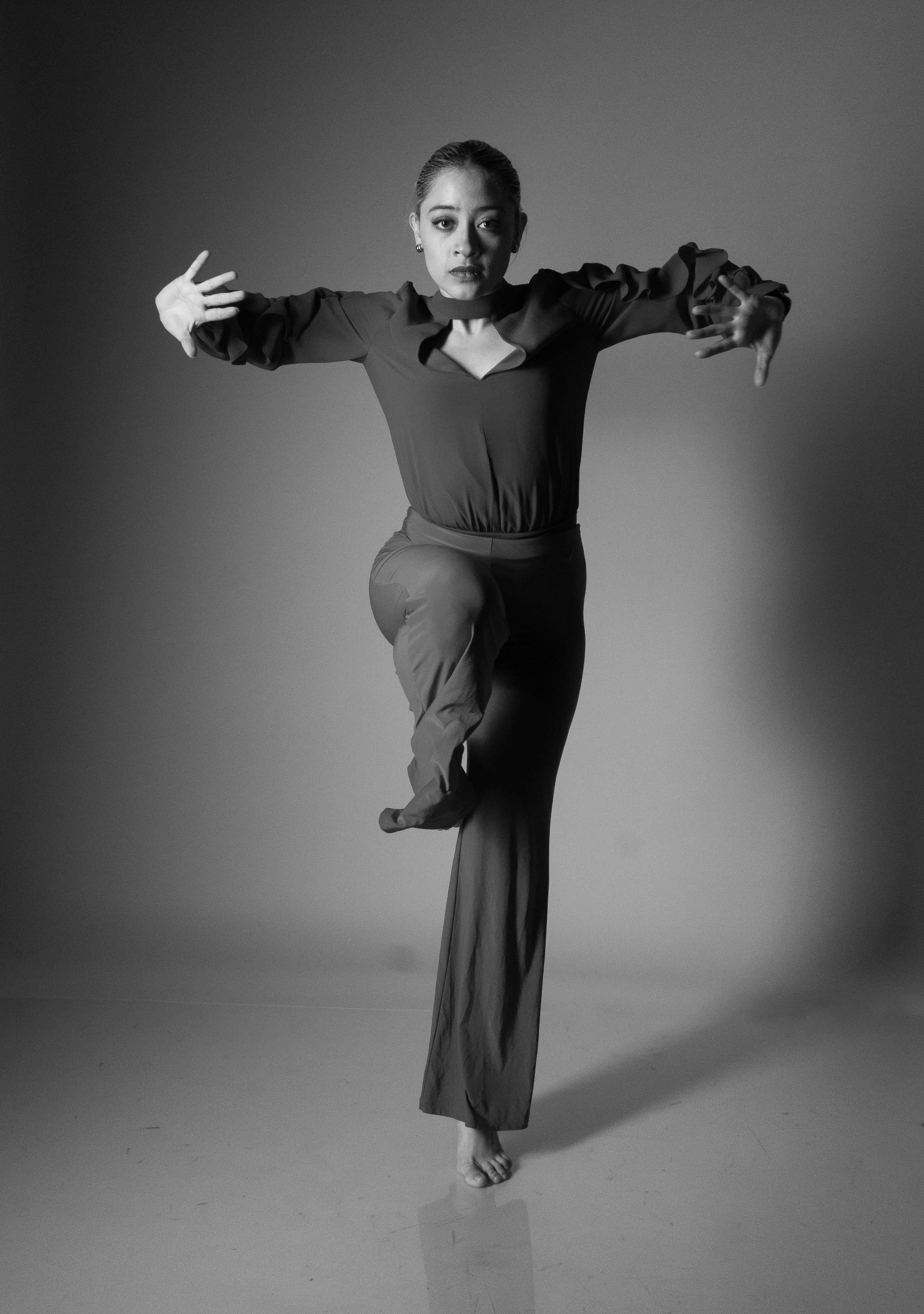 Elegant Dancer in Monochrome Leap Pose · Free Stock Photo