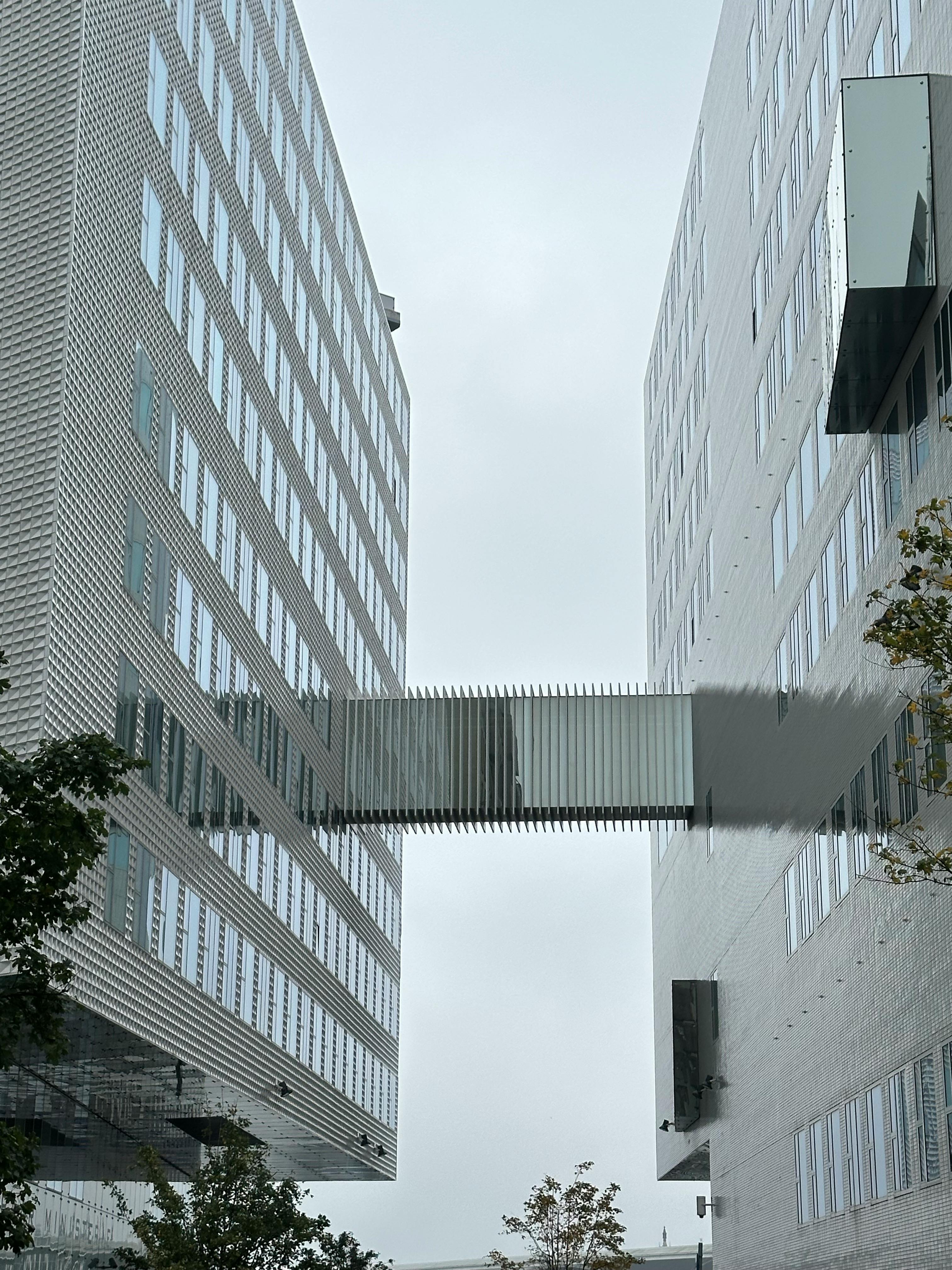 Modern Architectural Bridge Between Skyscrapers · Free Stock Photo