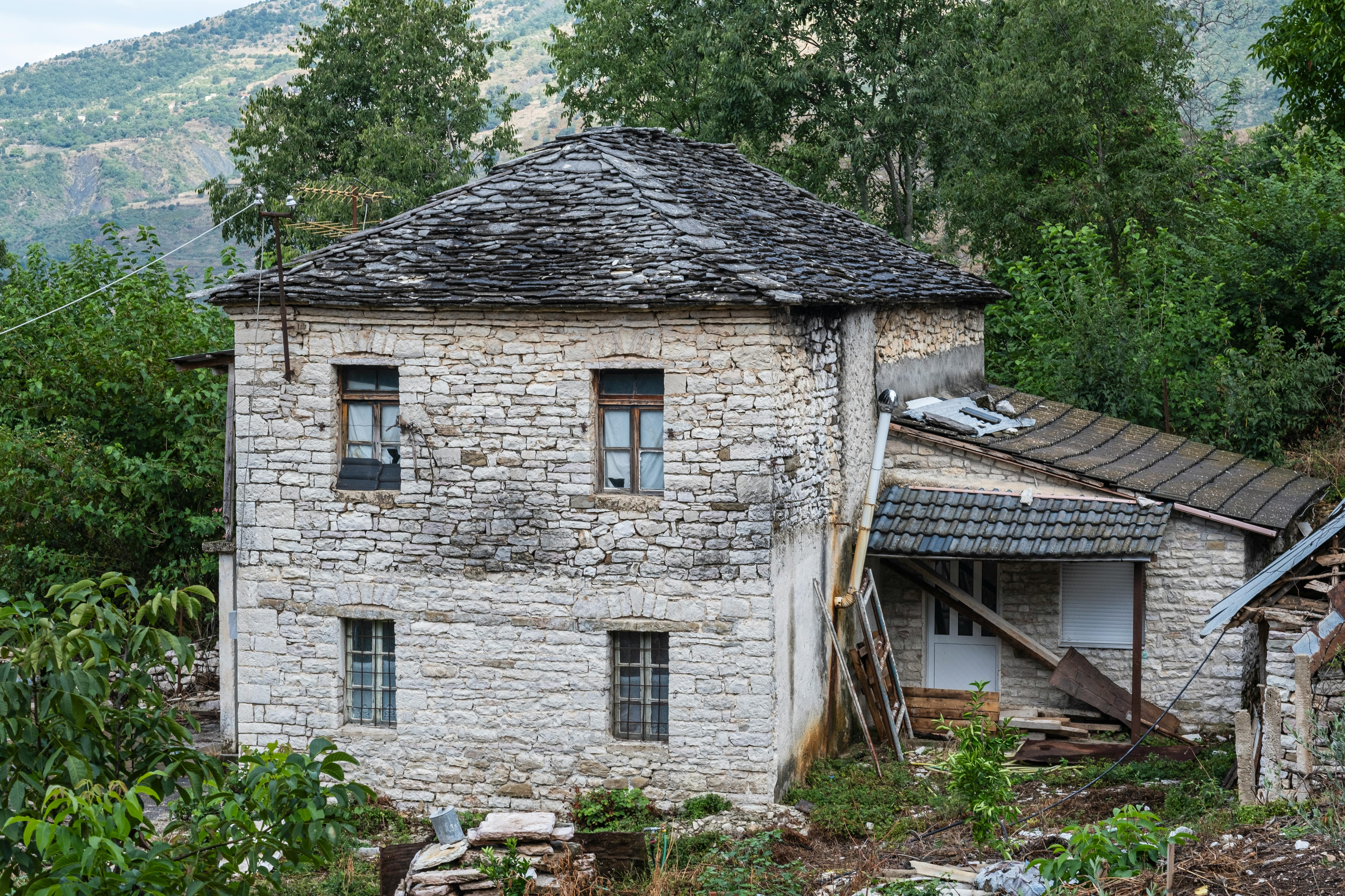 Maison Rustique En Pierre Dans La Campagne Albanaise · Photo gratuite