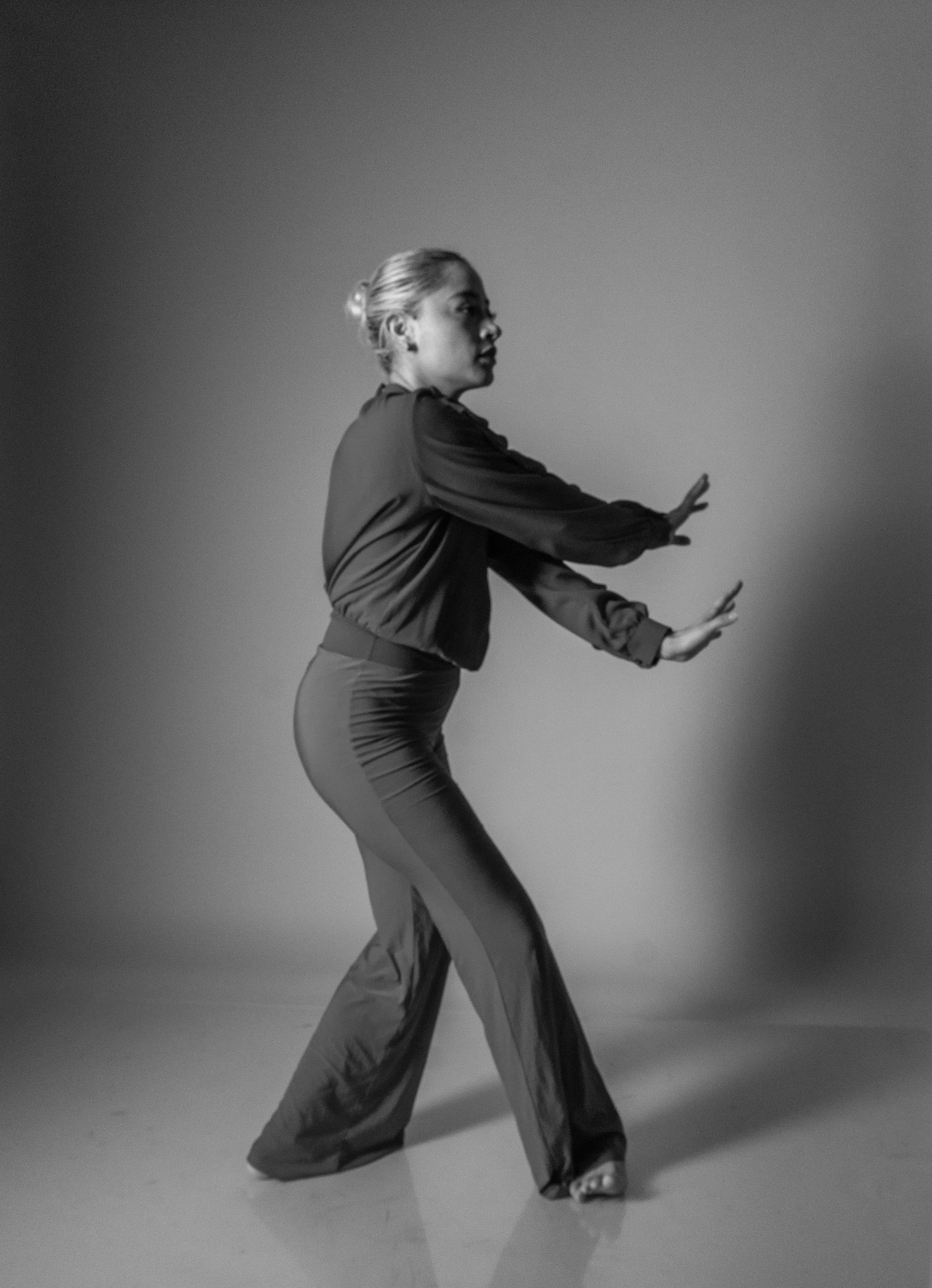 Black and White Portrait of a Contemporary Dancer · Free Stock Photo