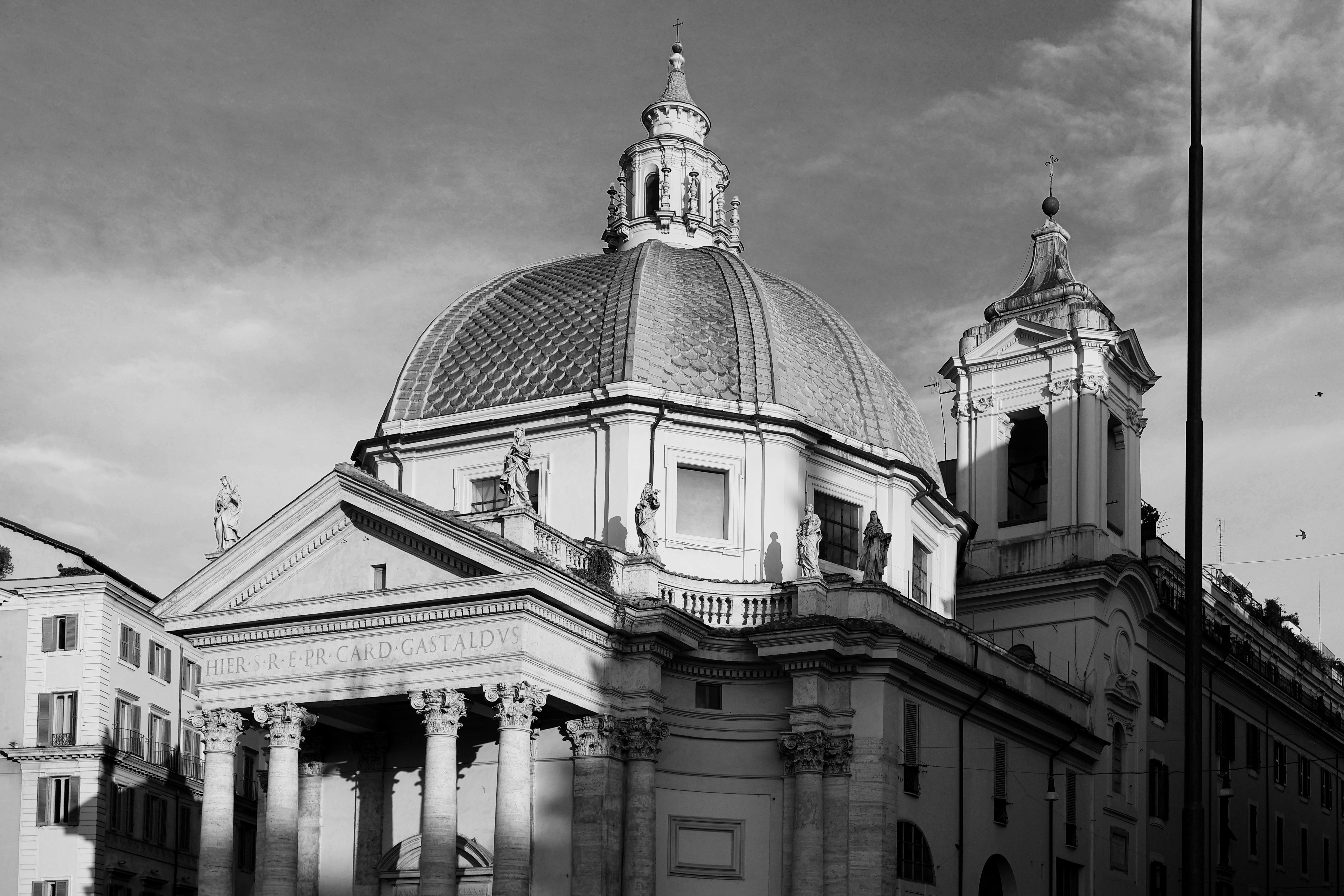 Black and White Photo of Roman Church Architecture · Free Stock Photo