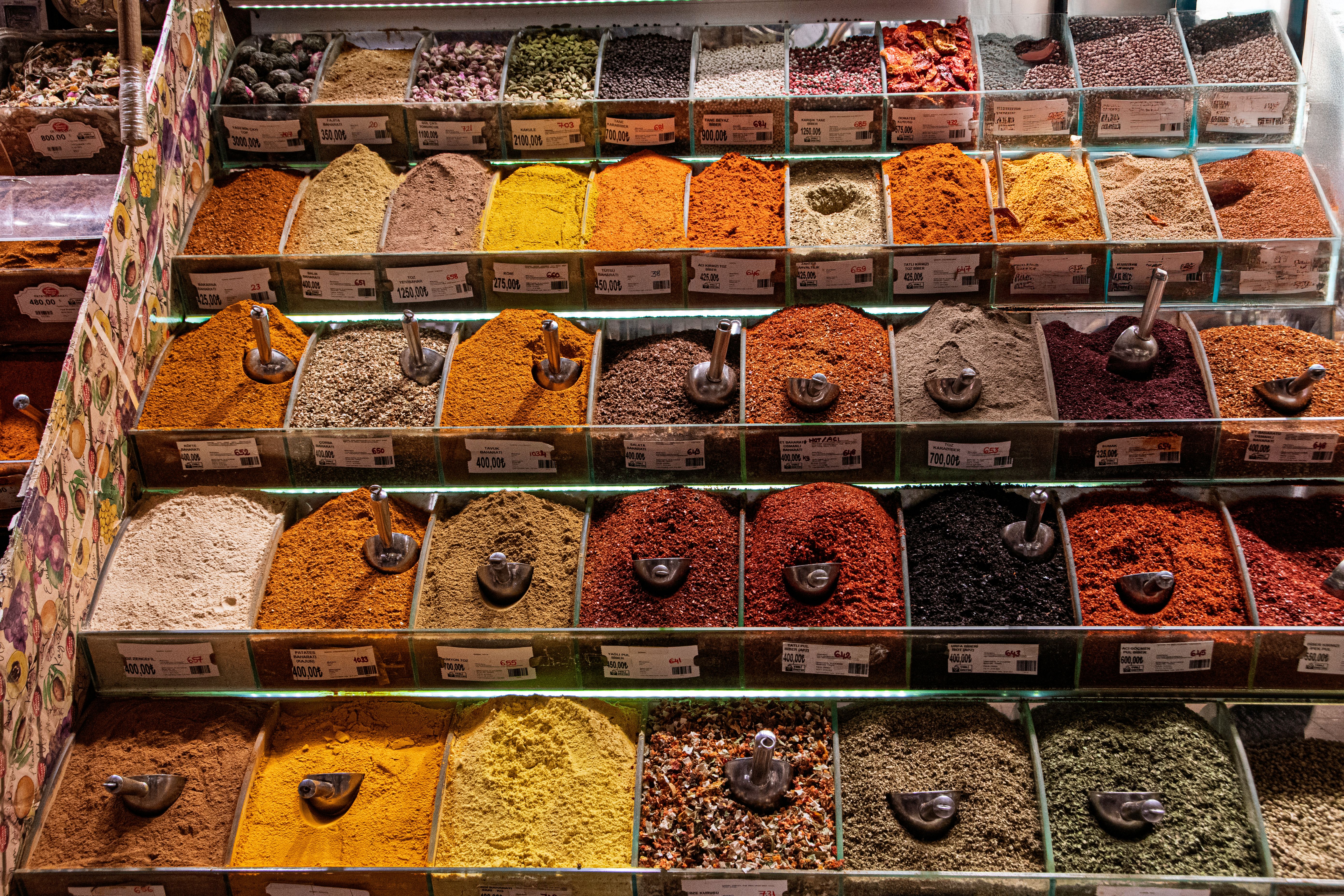 Vibrant Spice Market Display in Istanbul · Free Stock Photo