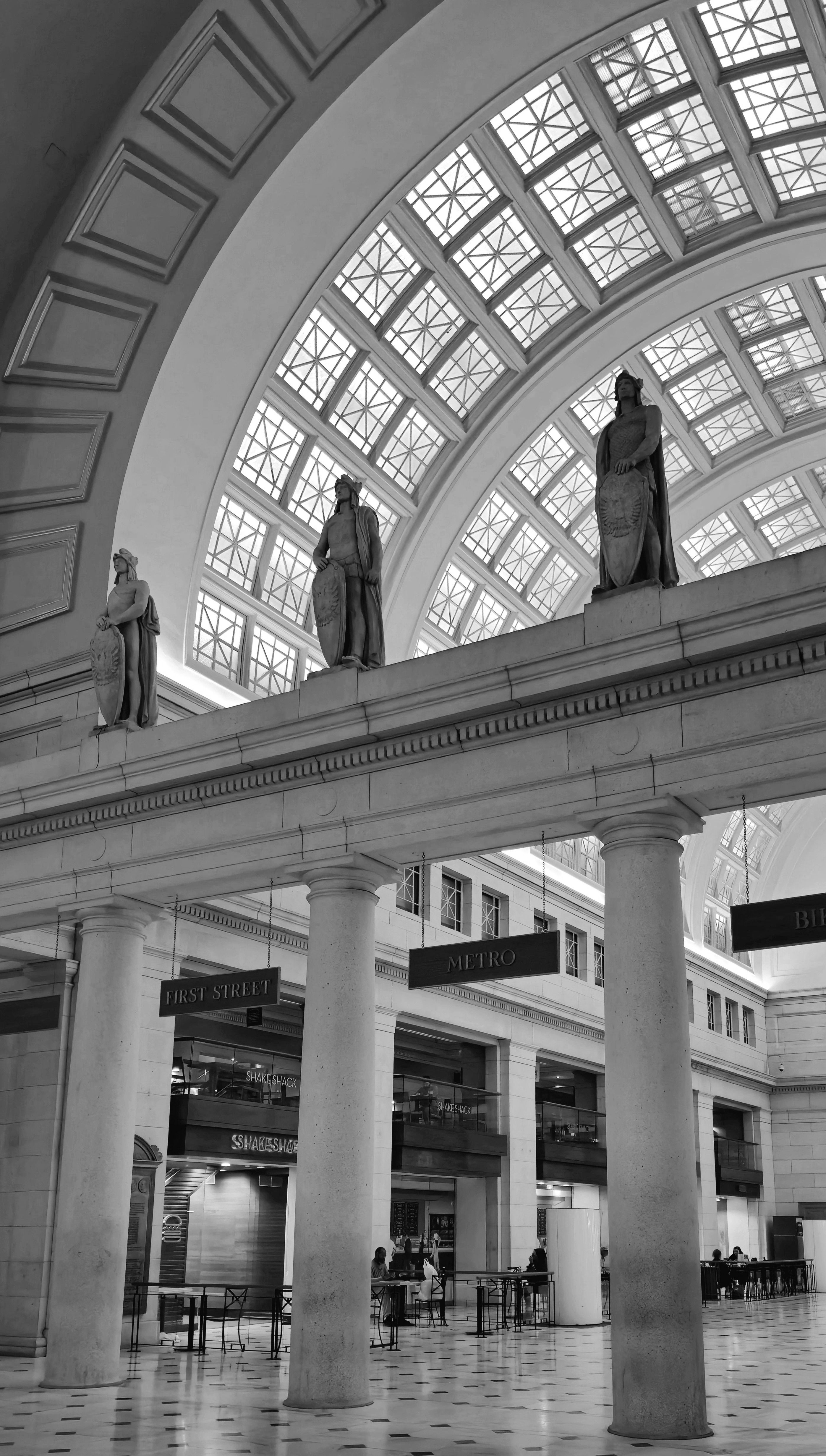 Union Station Interior Architecture Black & White · Free Stock Photo