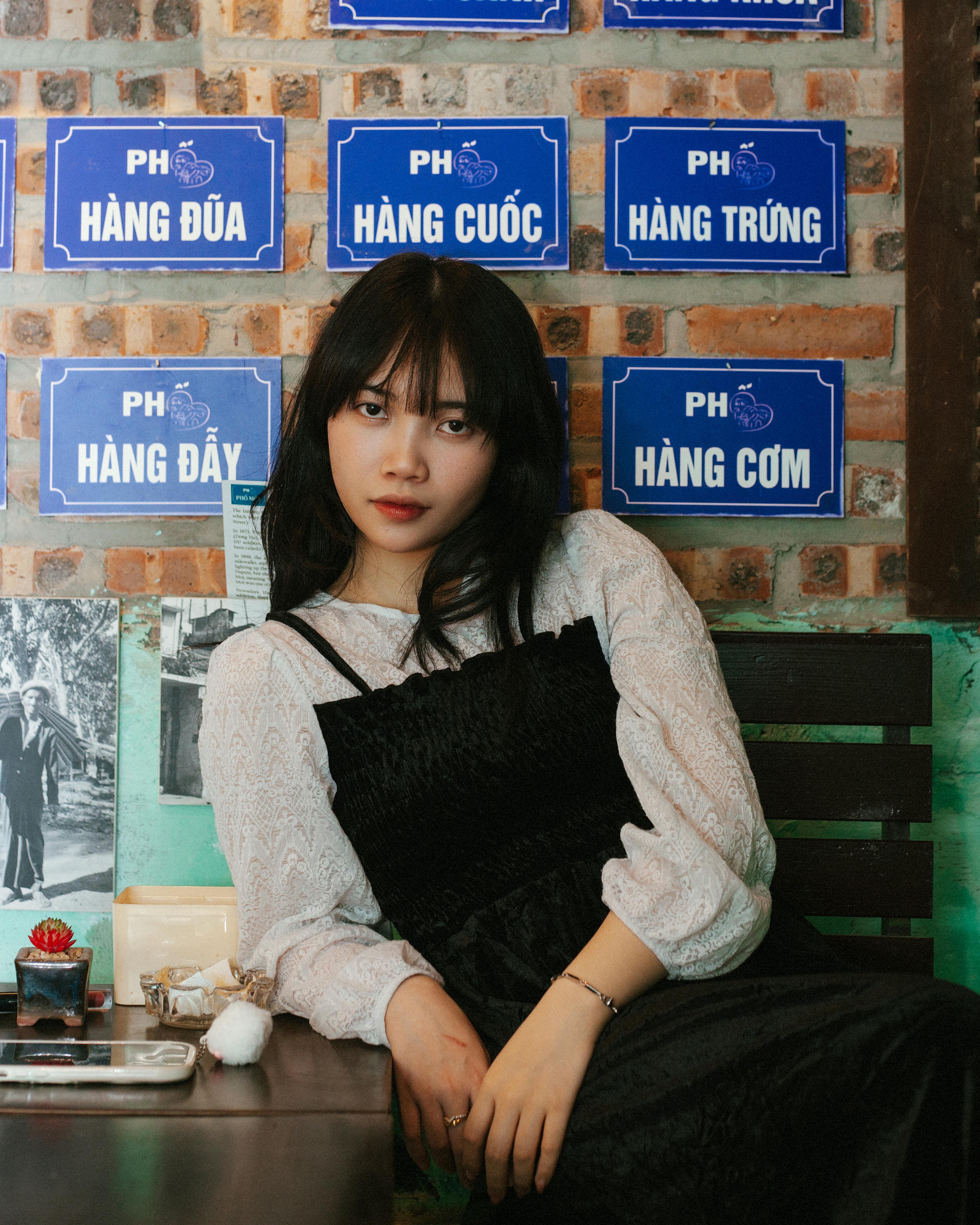 Potret Kafe Candid Di Hanoi, Vietnam · Foto Stok Gratis