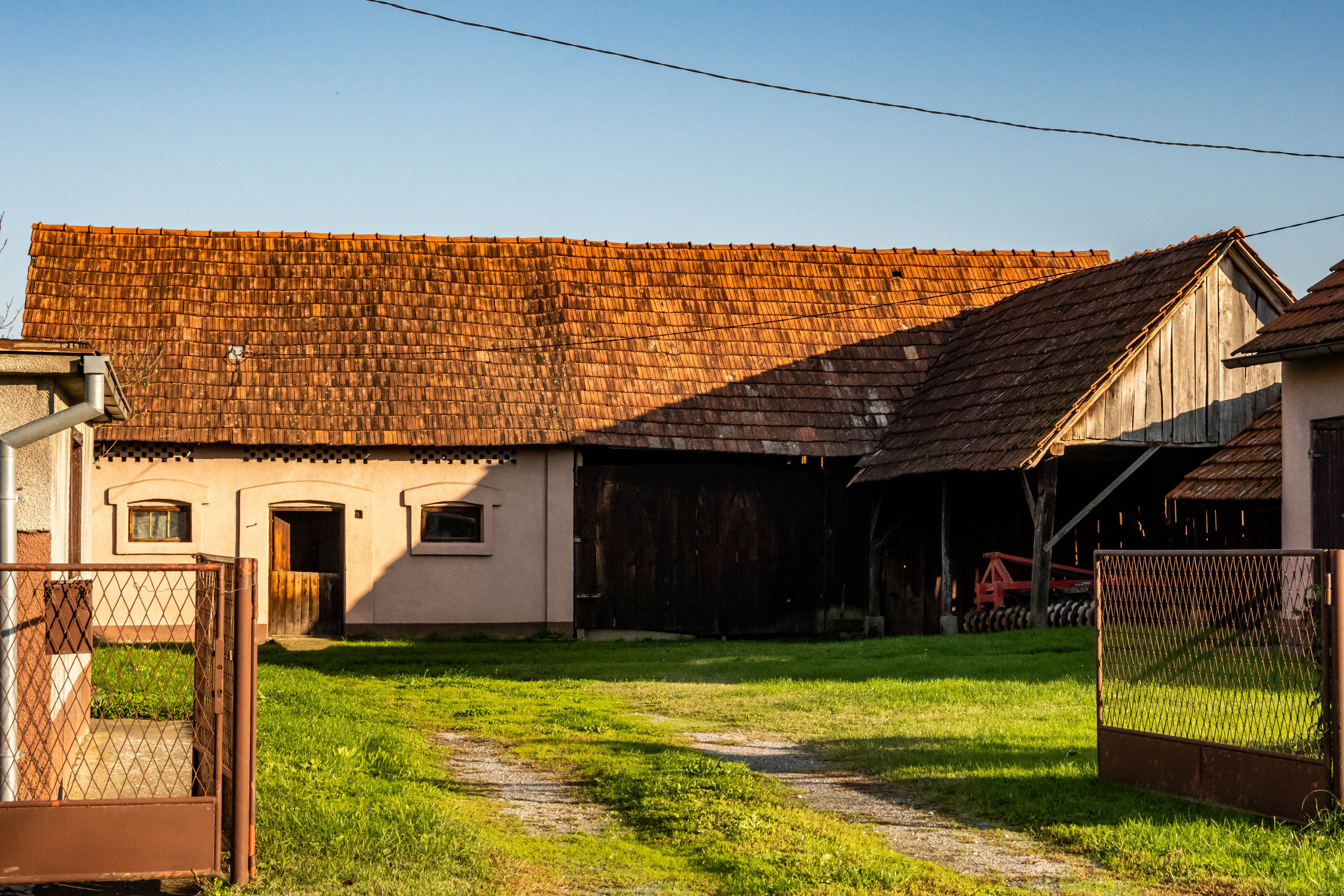 Rustic Croatian Farmhouse in Šartovac · Free Stock Photo