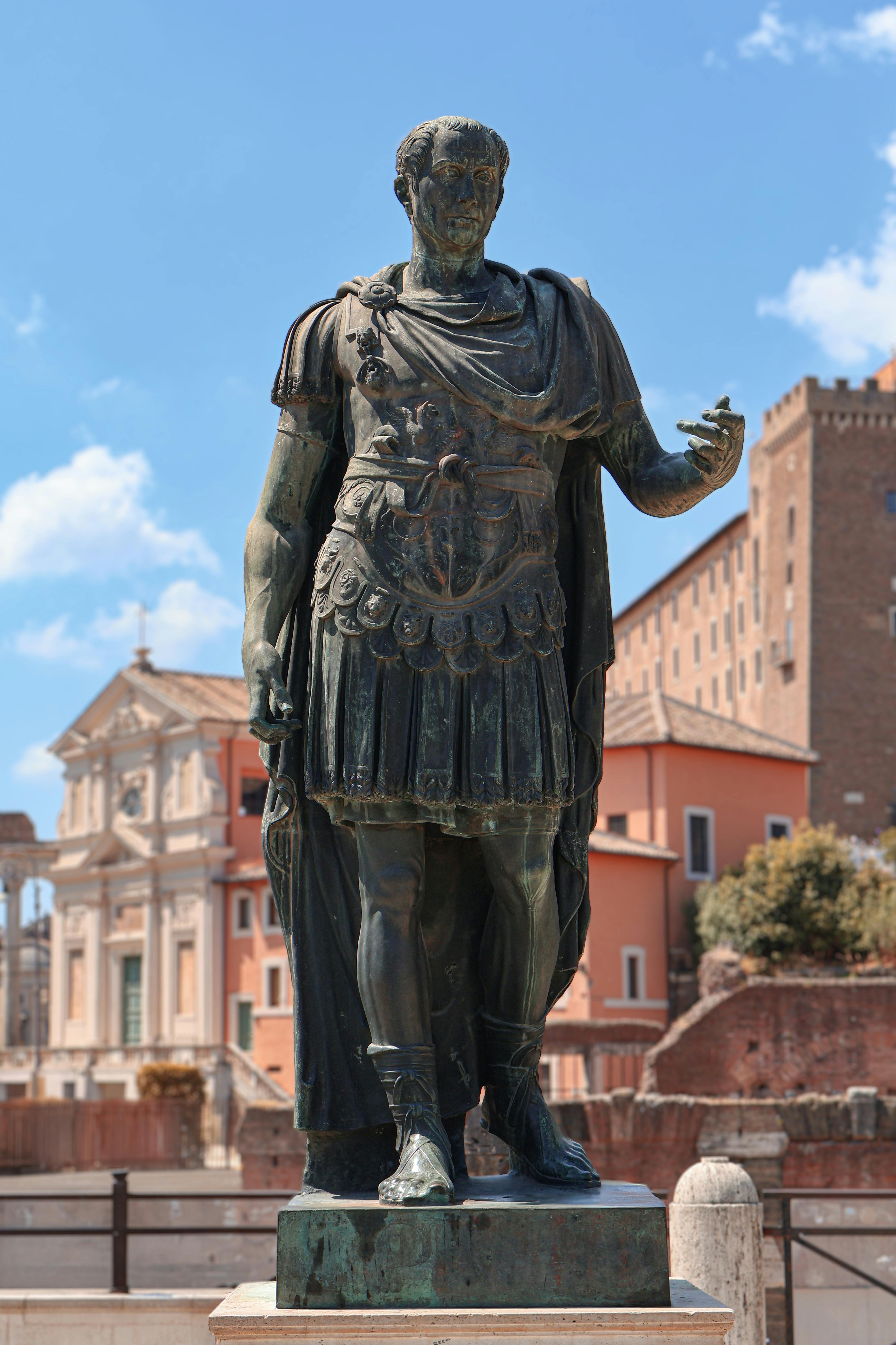 Estátua De Bronze Do Imperador Romano Em Roma · Foto profissional gratuita