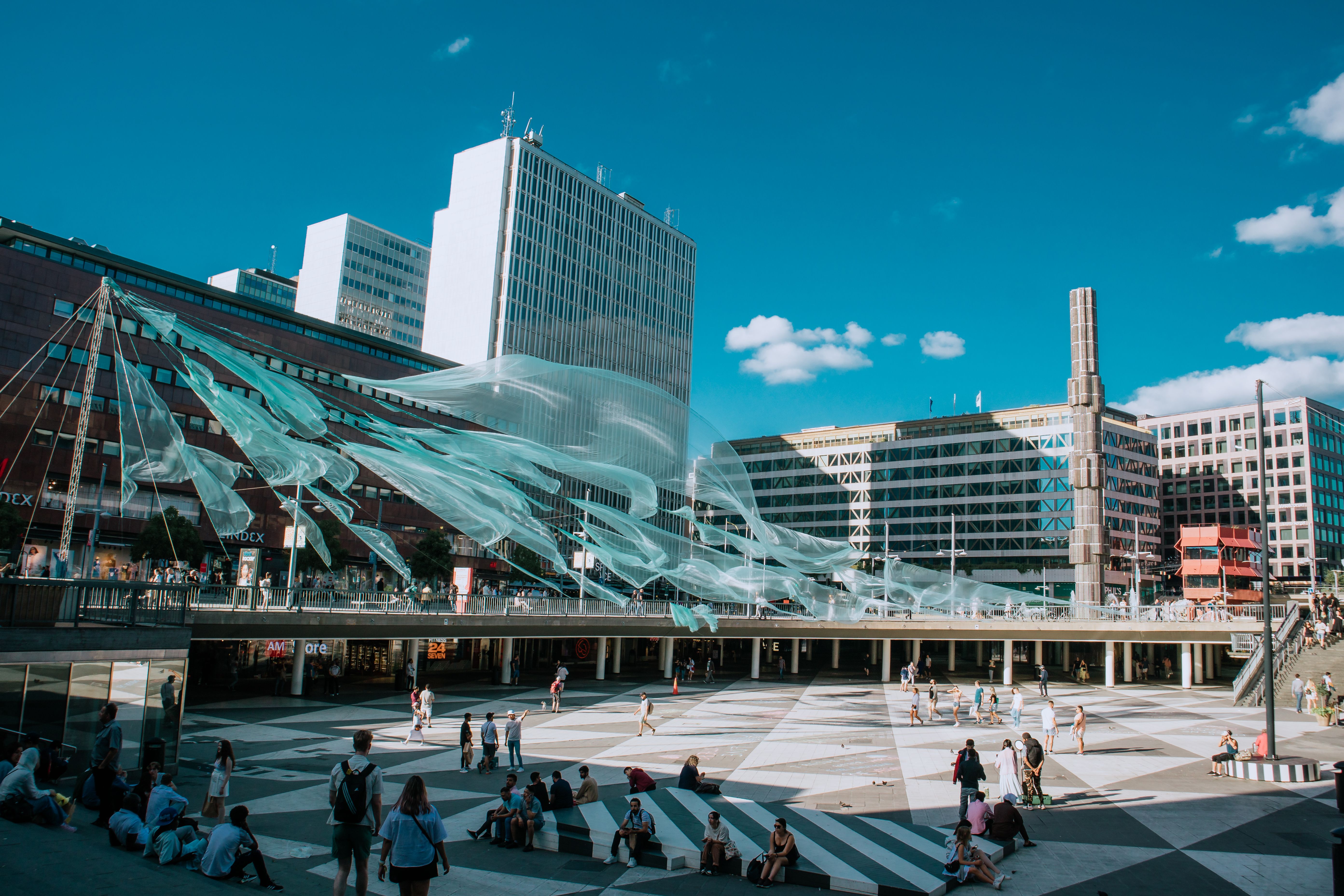 Dynamic Urban Public Square in Daylight · Free Stock Photo