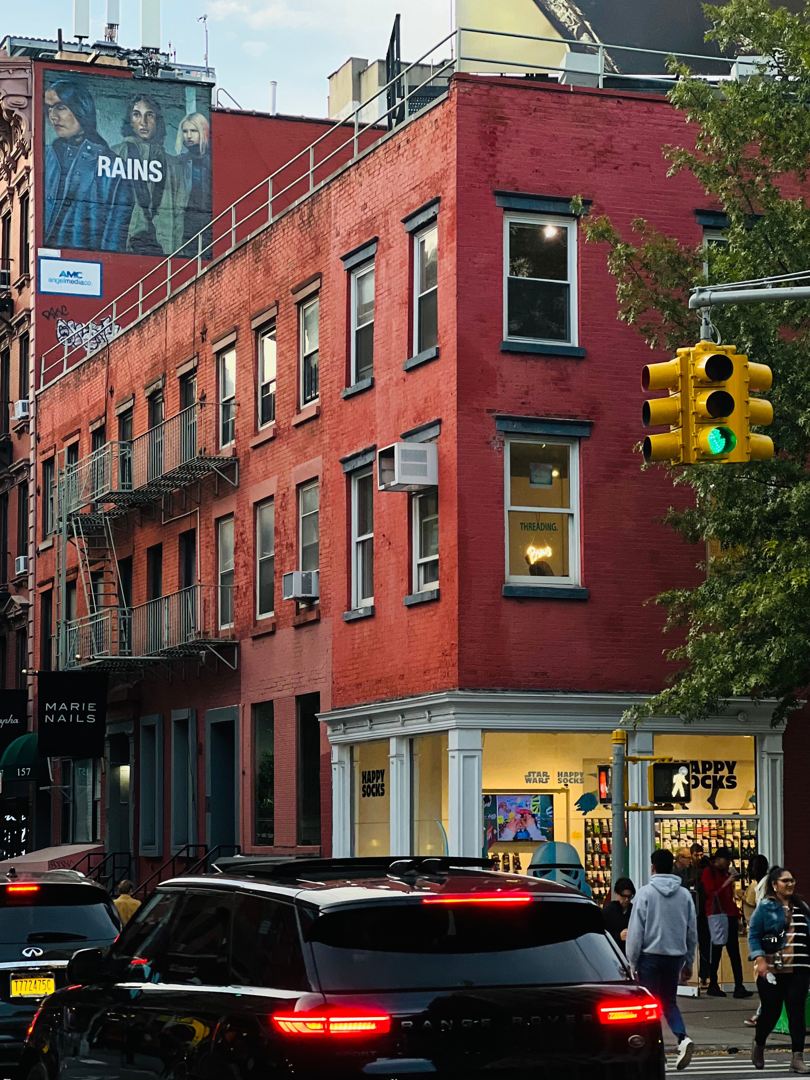 Vibrant Street Scene in Soho, NYC at Dusk · Free Stock Photo