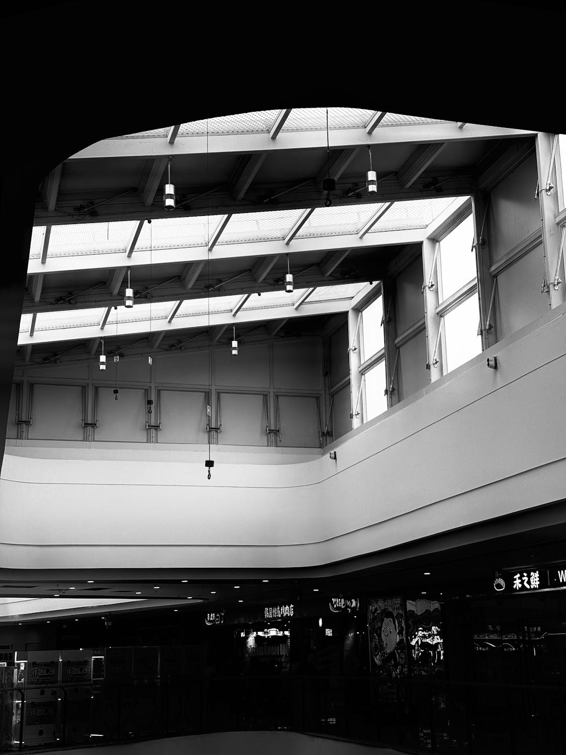 Modern Shopping Mall Interior Architecture · Free Stock Photo Modern Shopping Mall Interior Architecture · Free Stock Photo
