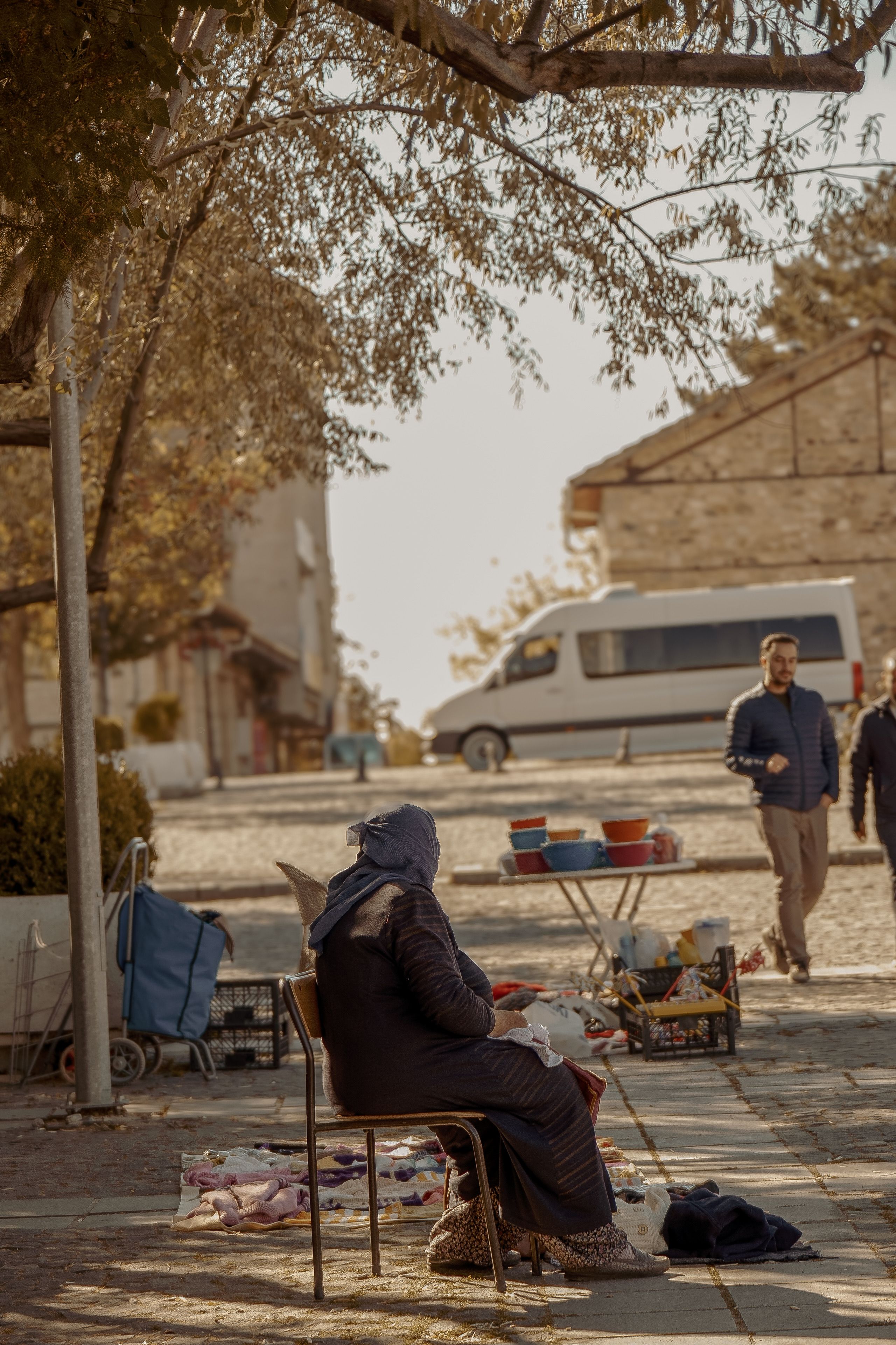 Street Vendor in a Sunny Urban Square · Free Stock Photo