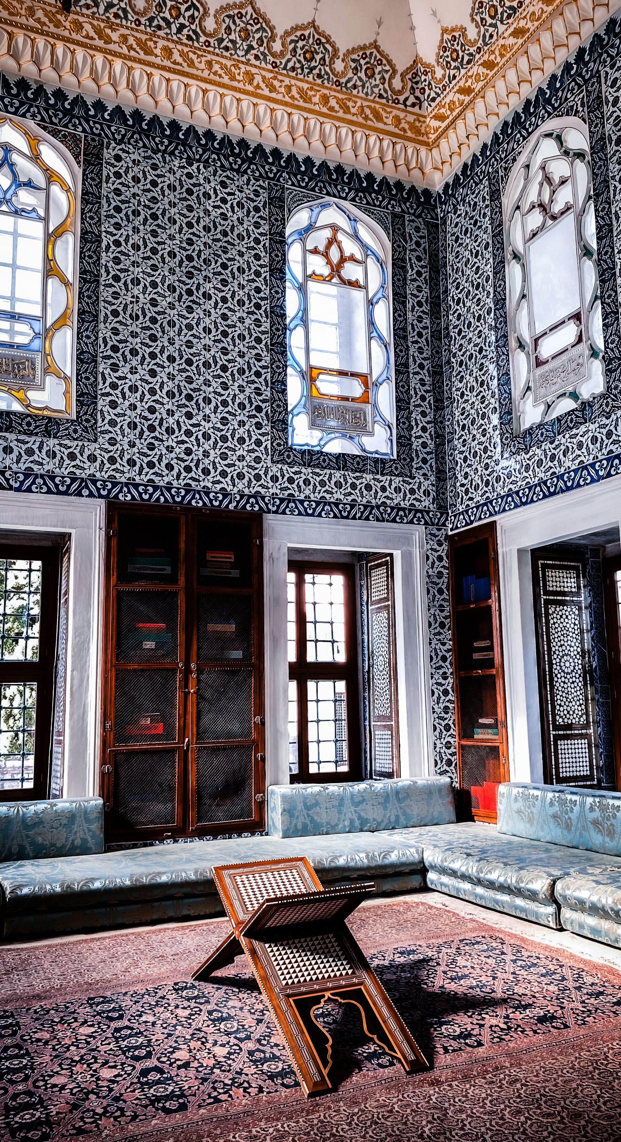 Luxurious Ottoman Style Room with Intricate Patterns · Free Stock Photo