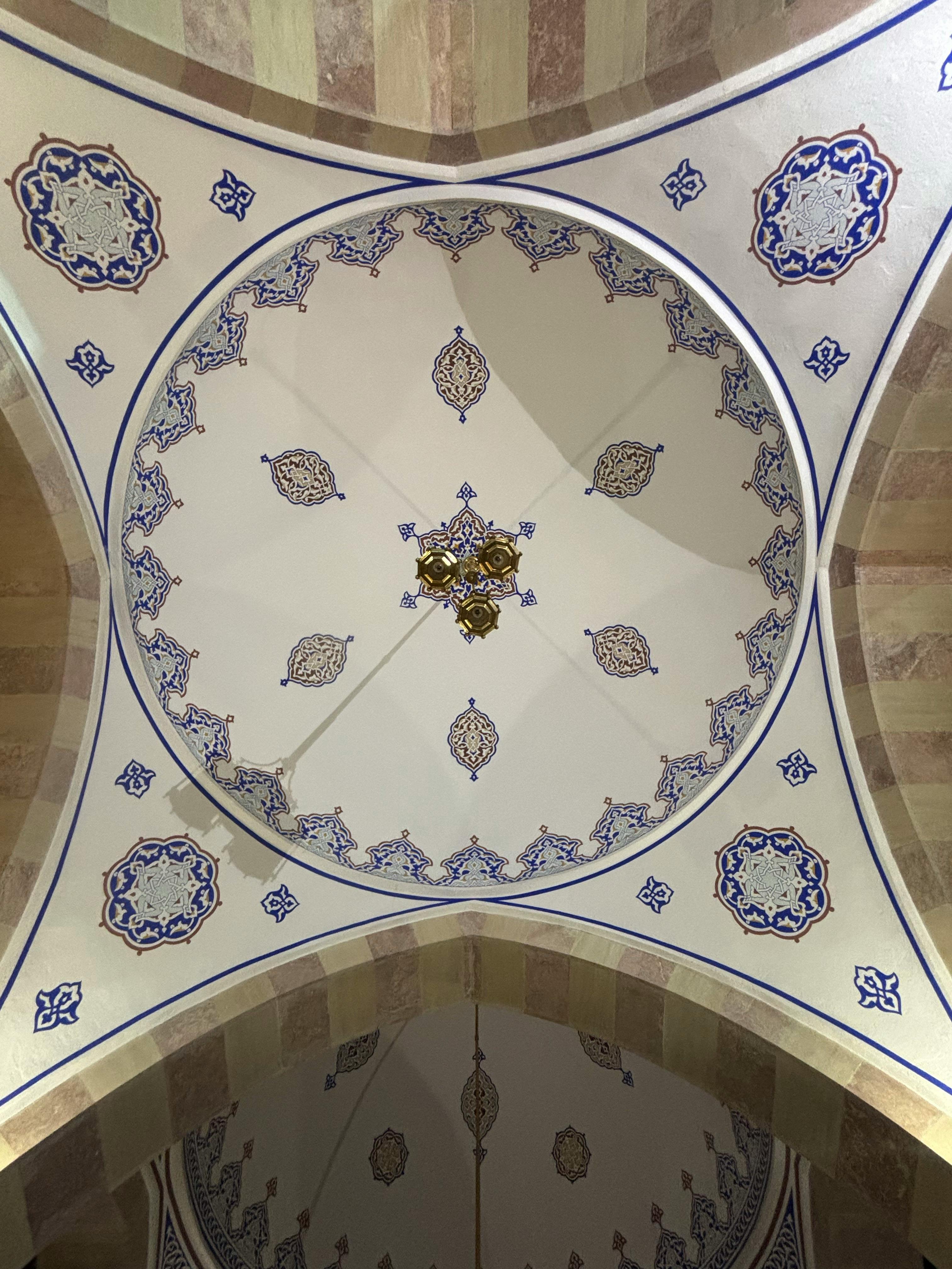 Intricate Islamic Architecture Ceiling Design · Free Stock Photo