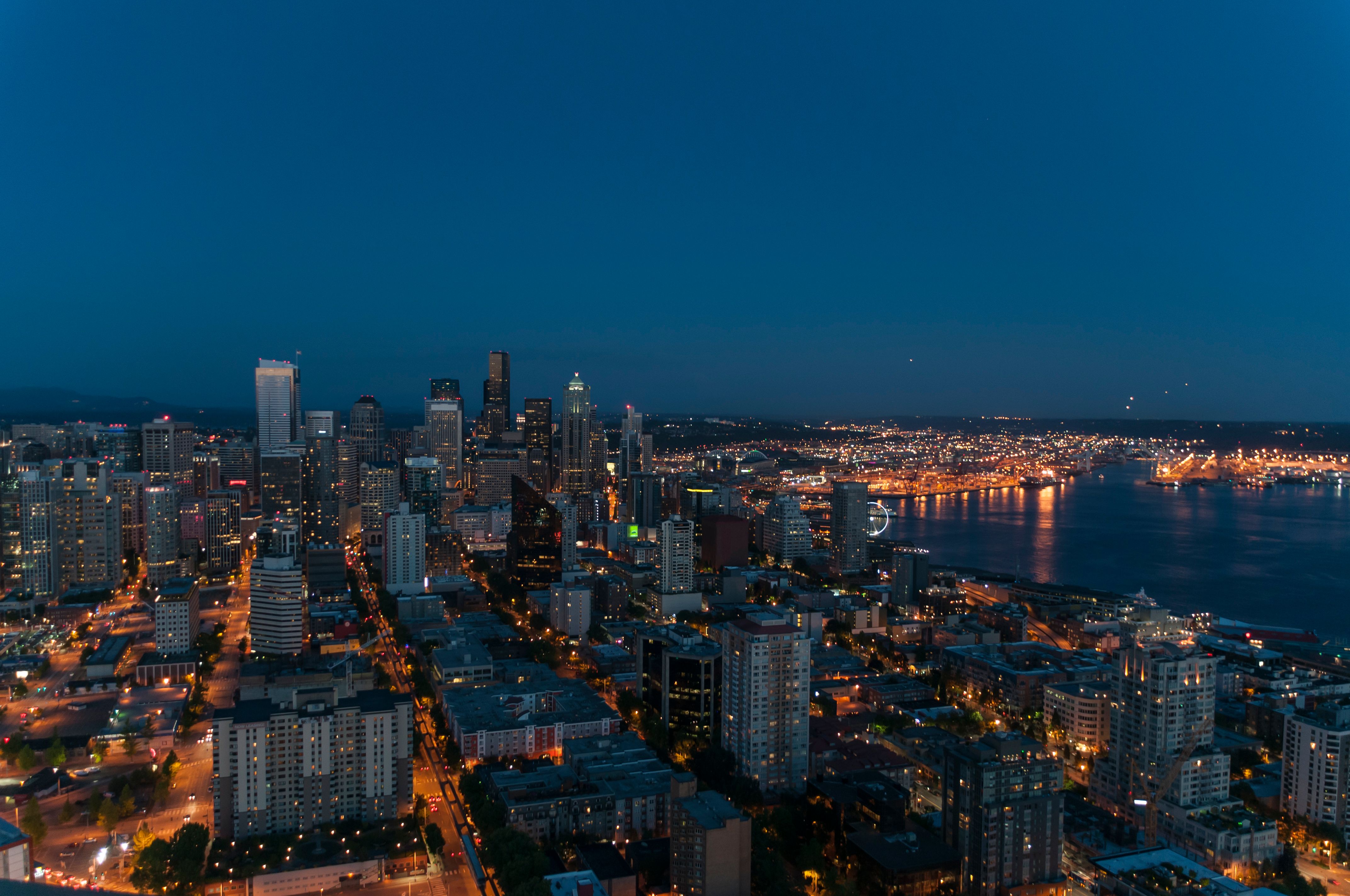 Stunning Aerial Cityscape of Seattle at Twilight · Free Stock Photo