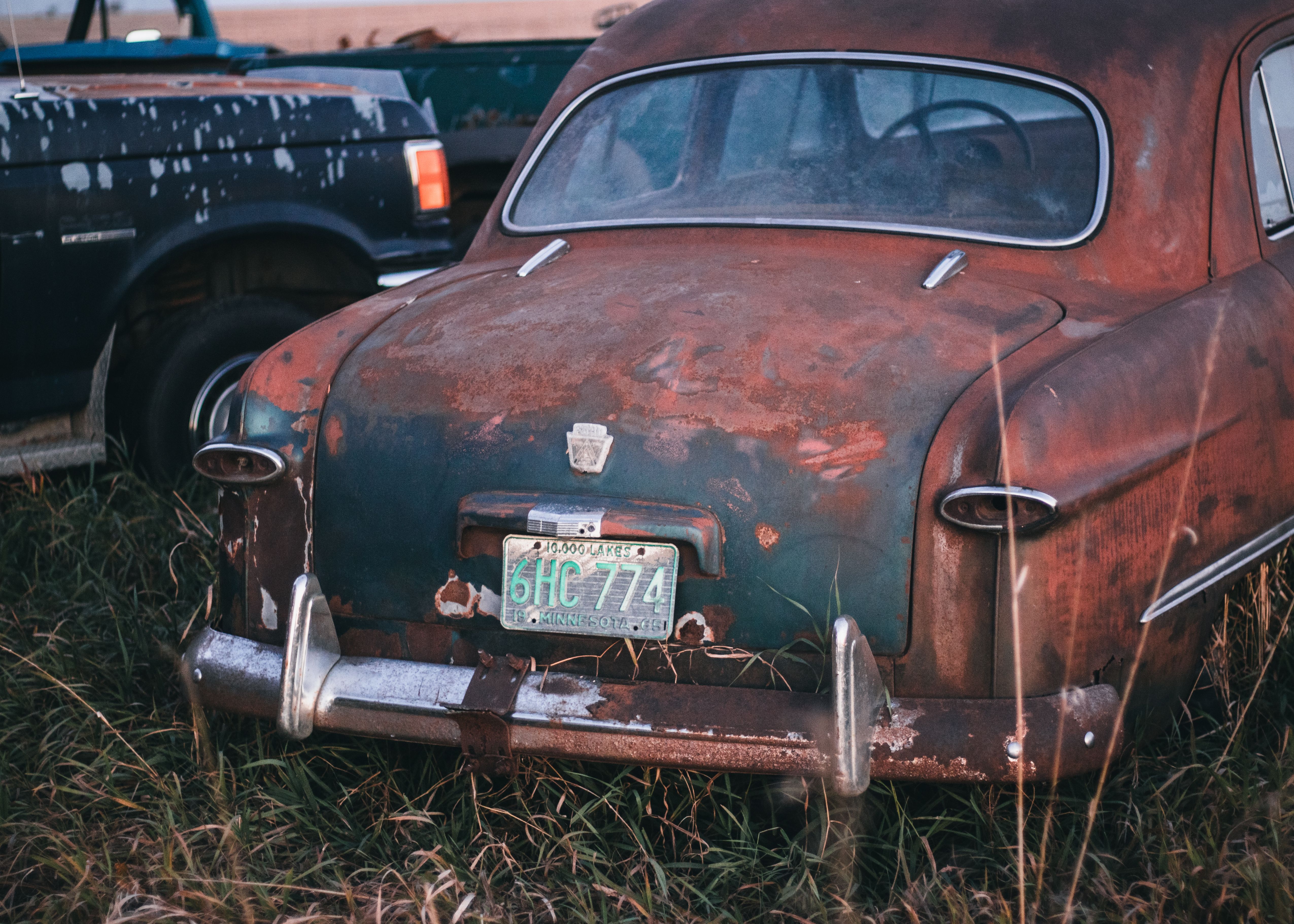 Rustic Vintage Car in Overgrown Field · Free Stock Photo