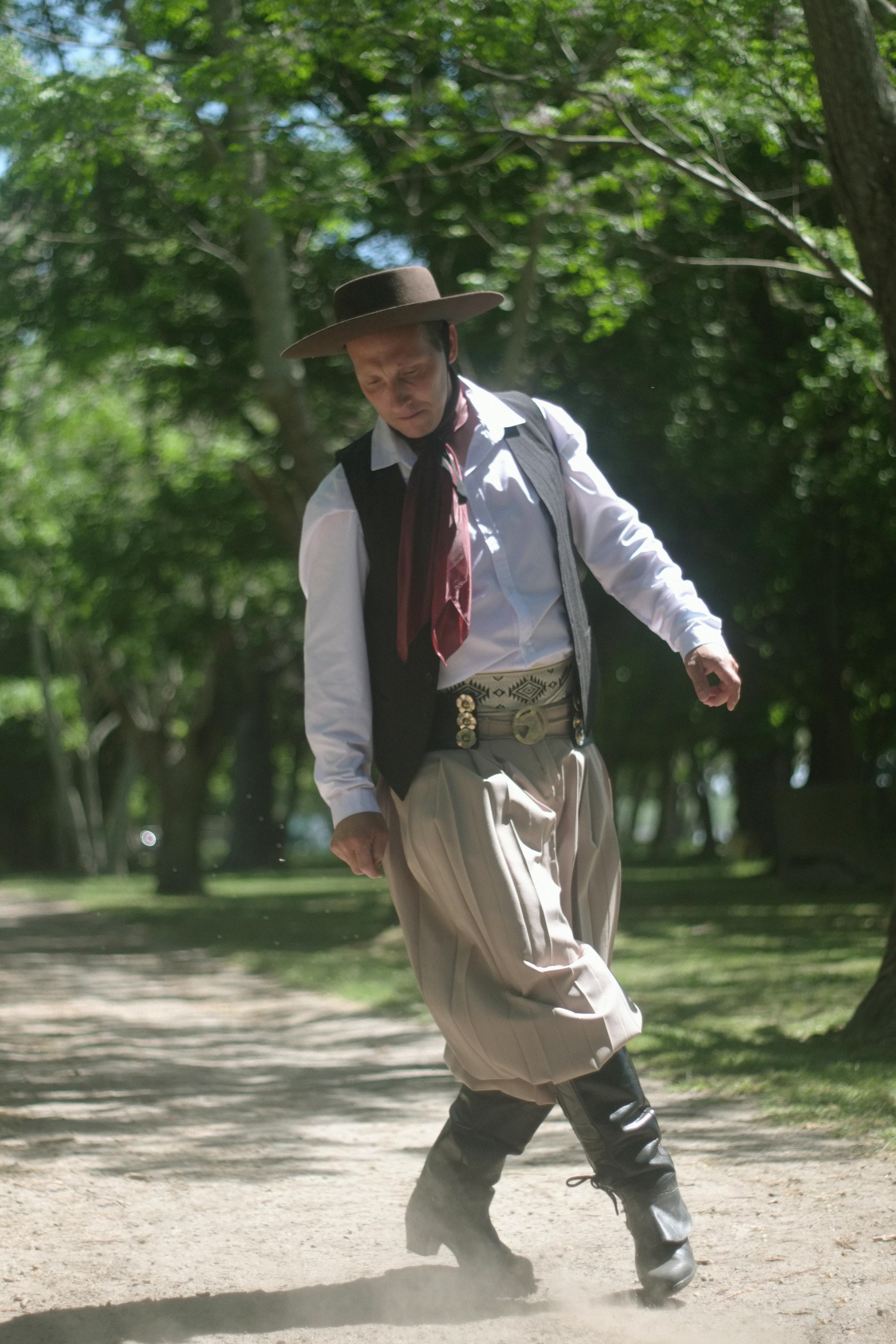 Traditional Gaucho Dance in Sunlit Park · Free Stock Photo